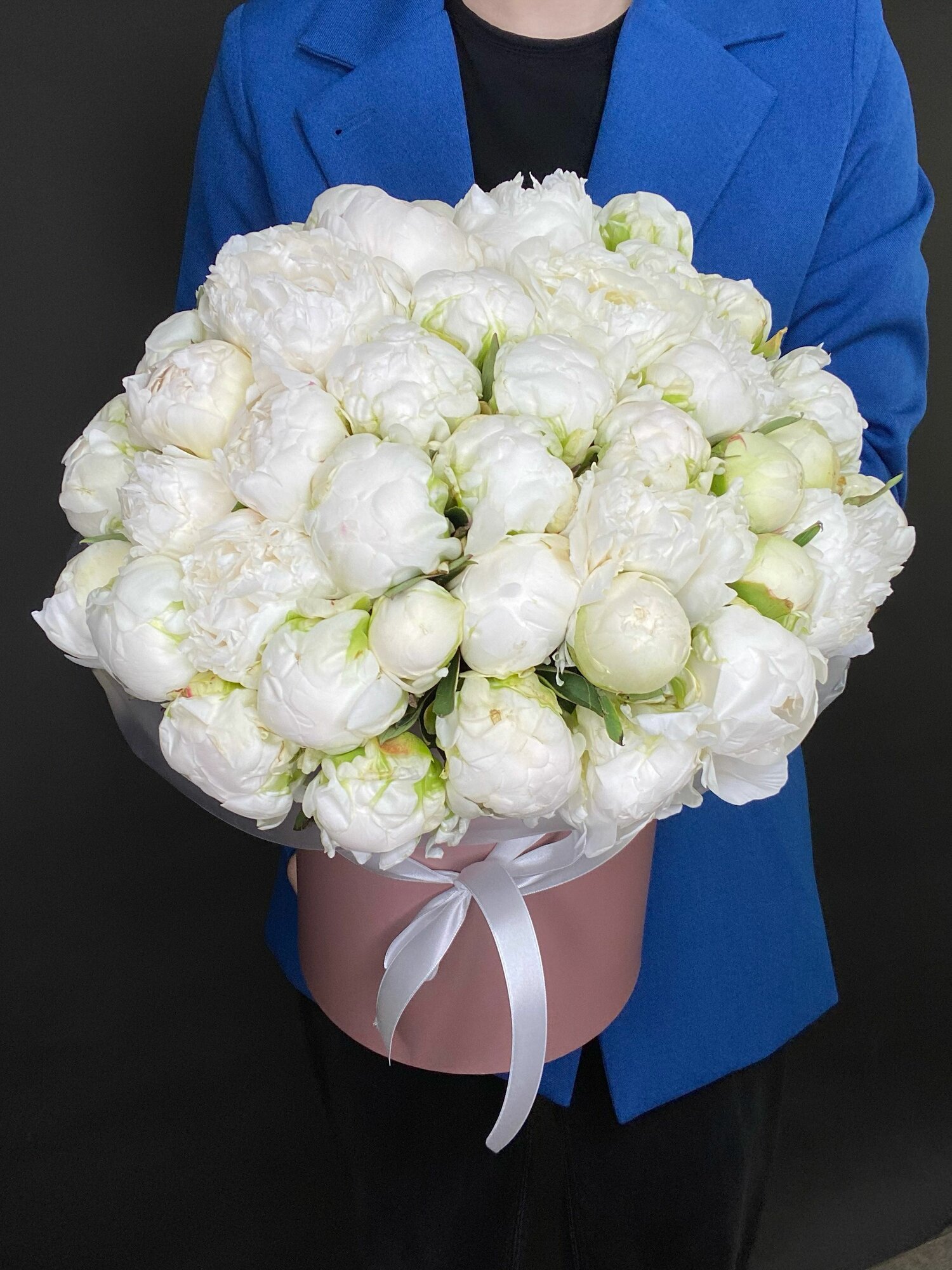 Коробка с пионами