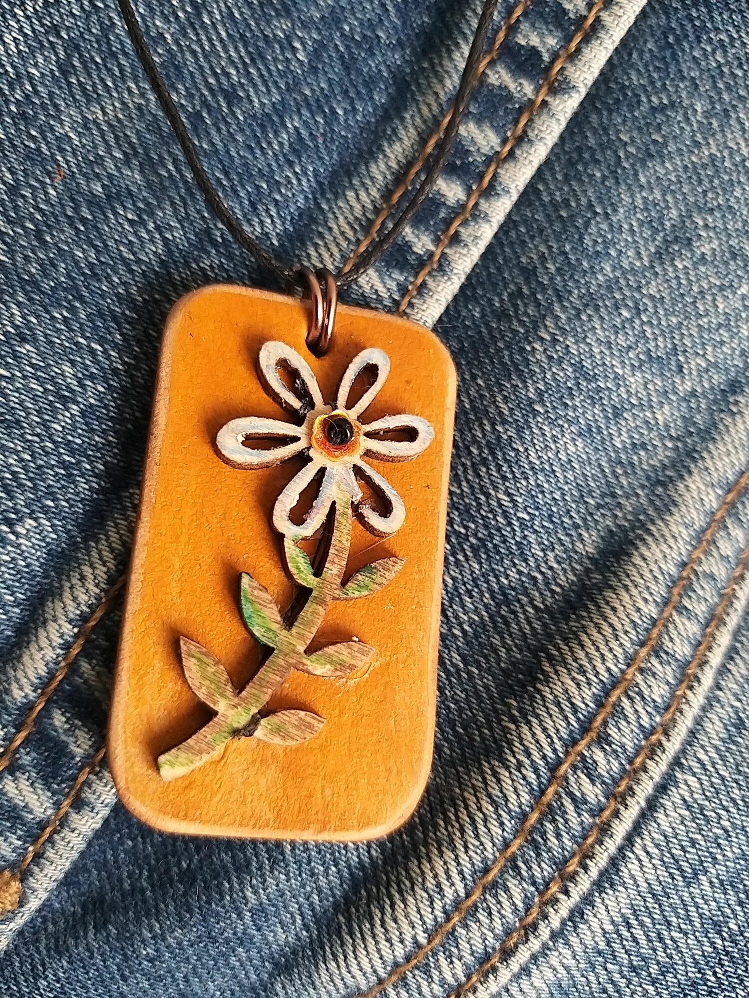 Колье, дерево