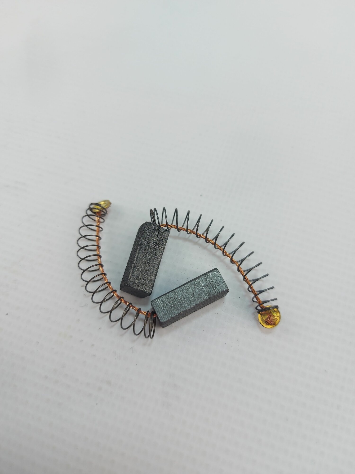 Щетка угольная 6х 6,3х16 (на двигатель дрели БЭС 280)