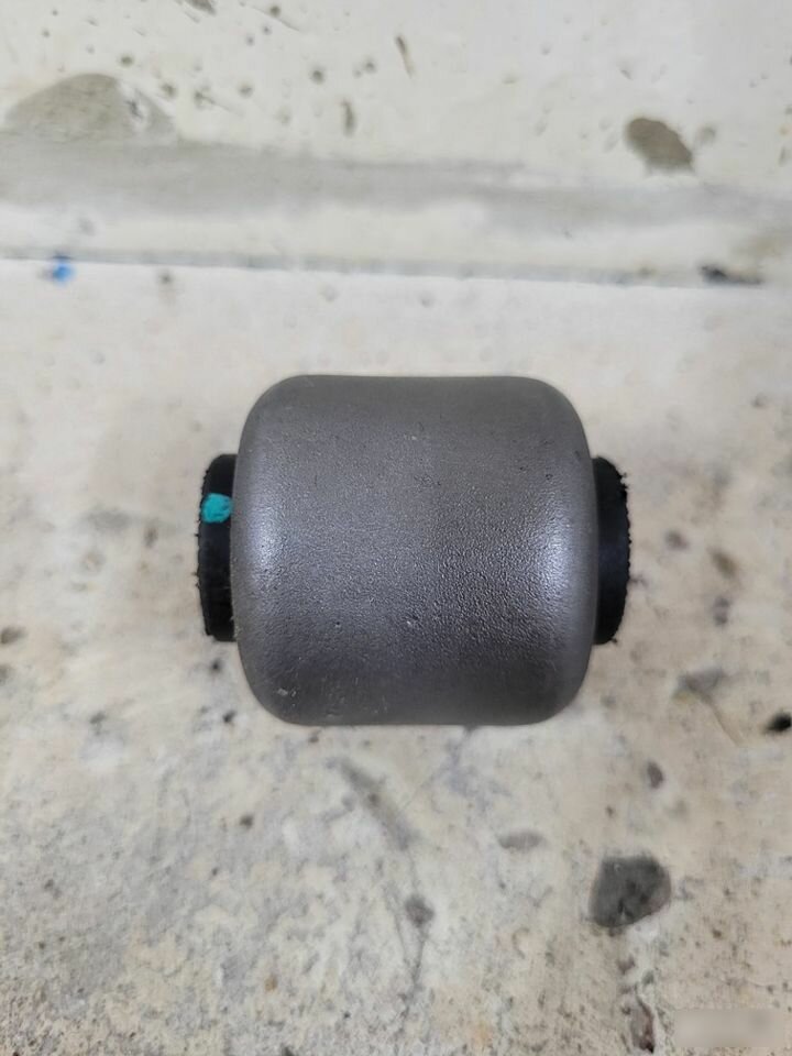 Сайлентблок заднего рычага Lexus RX 300/330/350/40 Б/У с пробегом