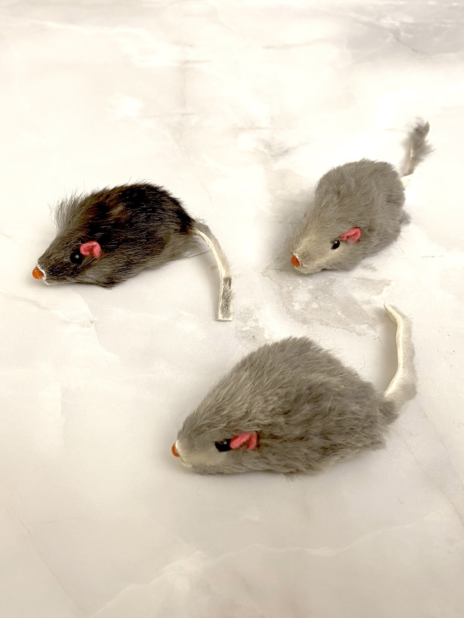 Набор игрушек для кошек “Мышки-погремушки” с 3 кусочками кошачьей мяты