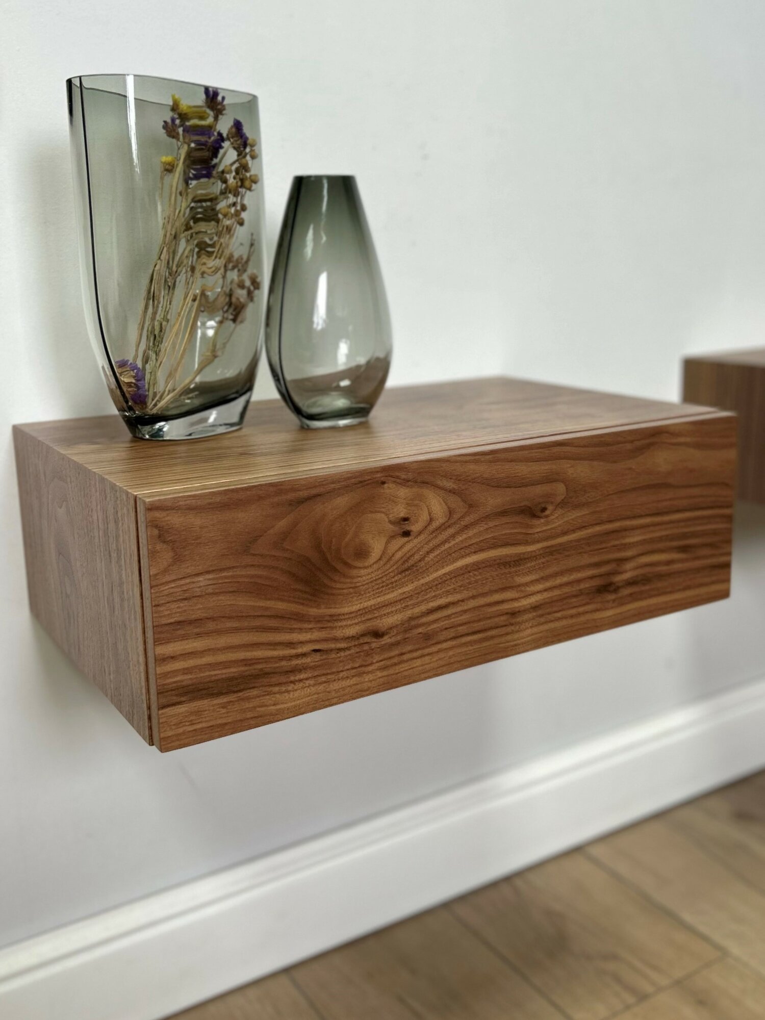 Тумба прикроватная подвесная консоль, шпон ореха 50х32х16 см, Calypte