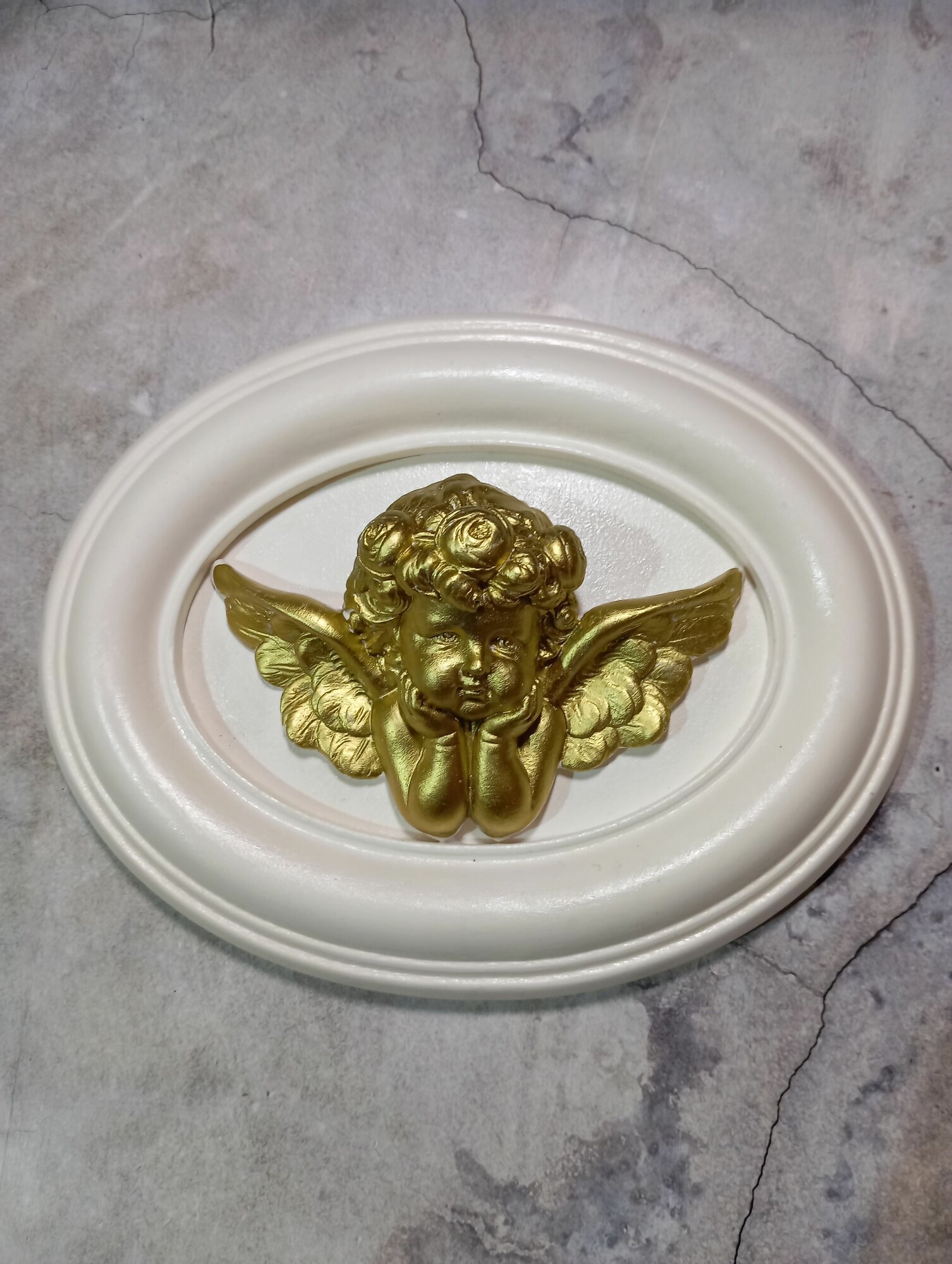 Декоративное гипсовое панно "Ангел золотой в рамке"