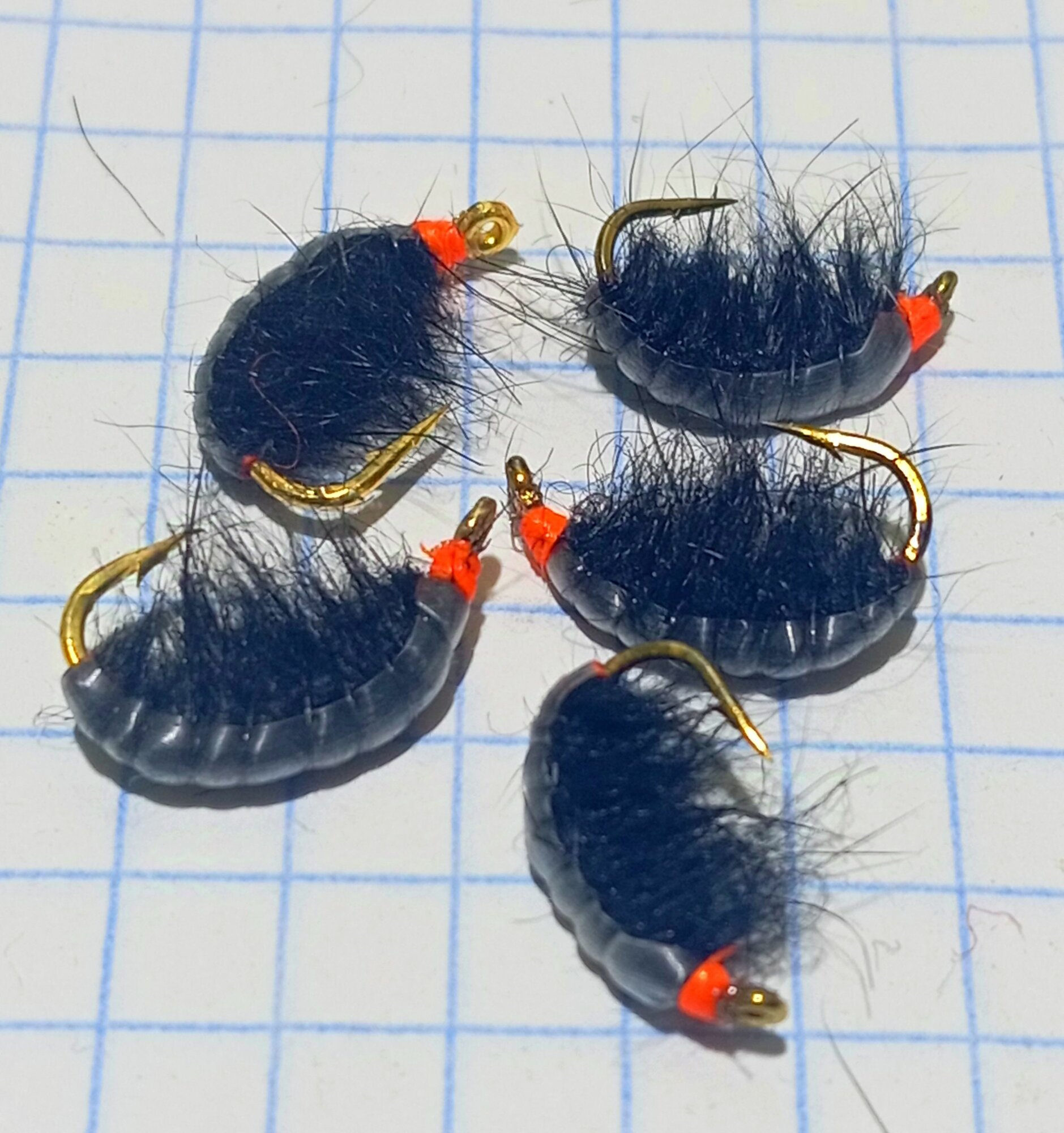 Мушка подвеска мухомормыш черный. На одинарном крючке номер 12. Набор 2 штуки.