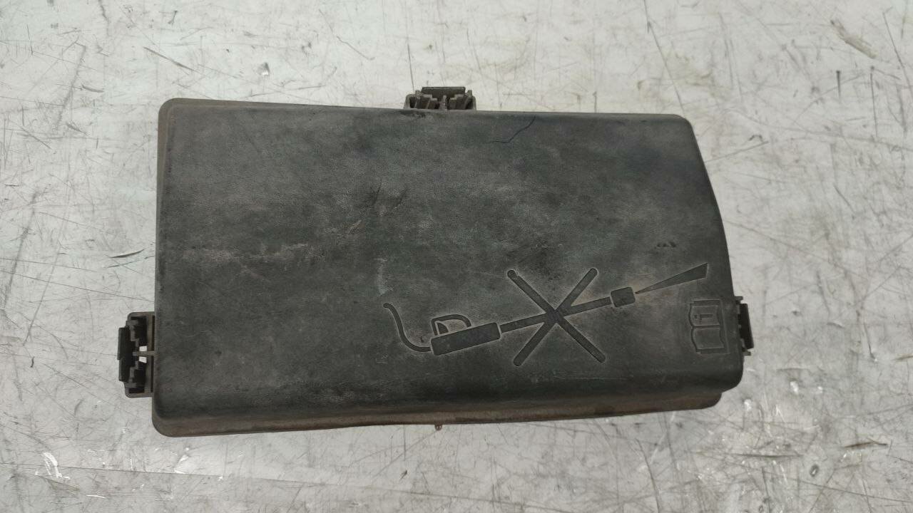 Крышка блока предохранителей Chevrolet Cruze (2008 - 2012) 13222784