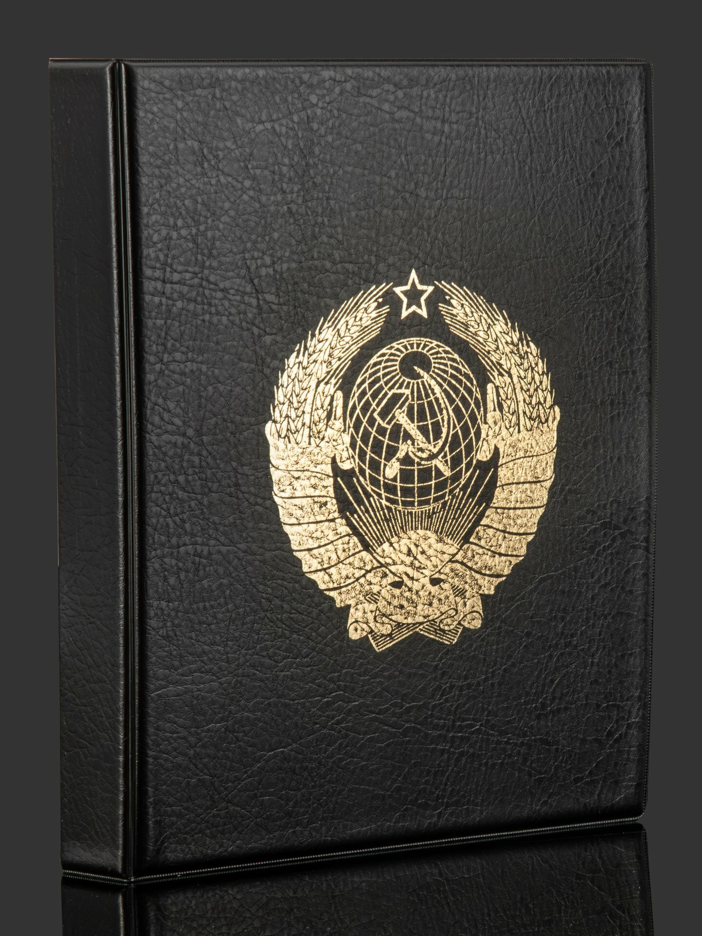 Альбом с 10 листами OPTIMA для коллекционирования монет и банкнот "Герб СССР " вмещает 150 монет и 15 банкнот, черная