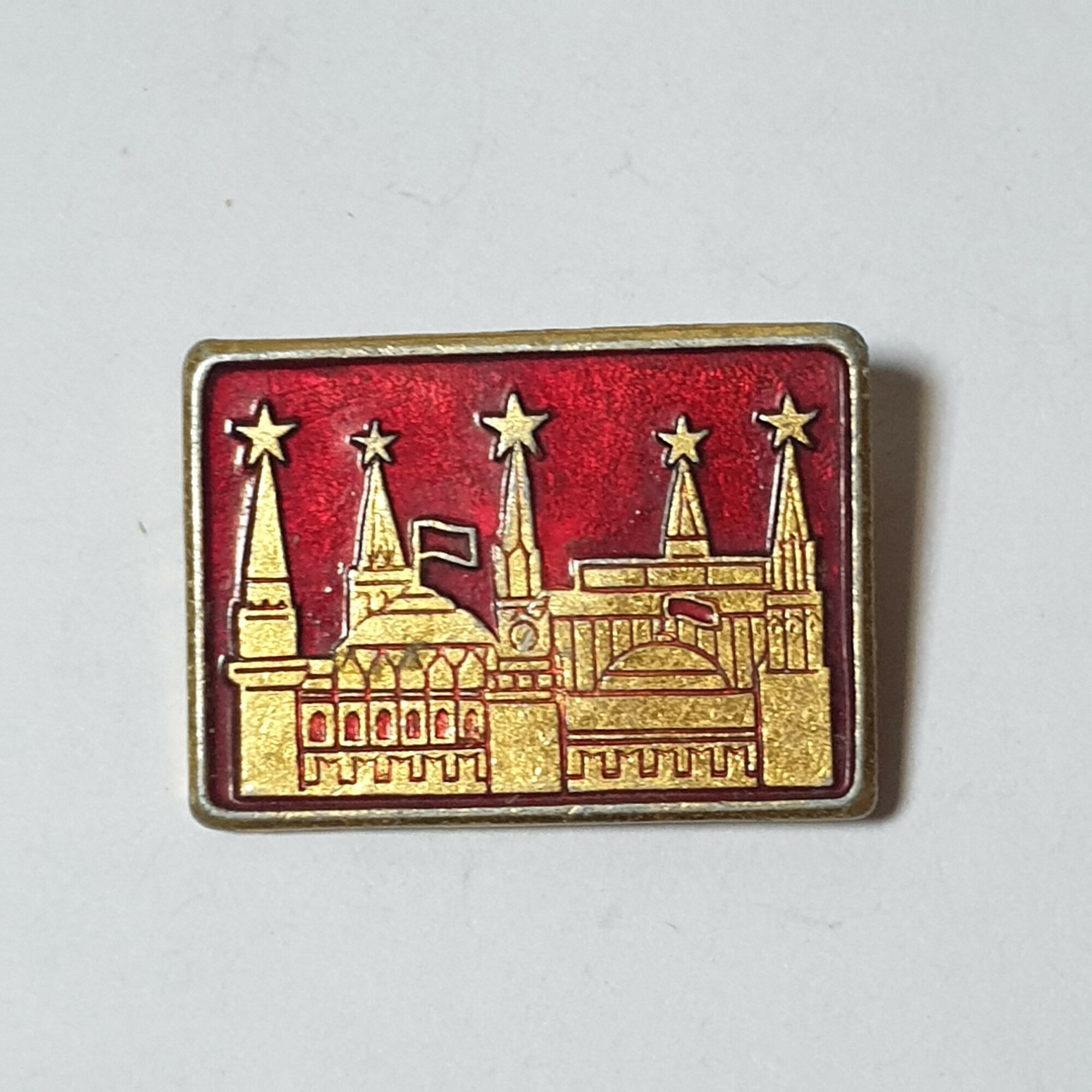 Значок СССР, Кремль на красном фоне. Историческая архитектура, редкий советский винтажный.