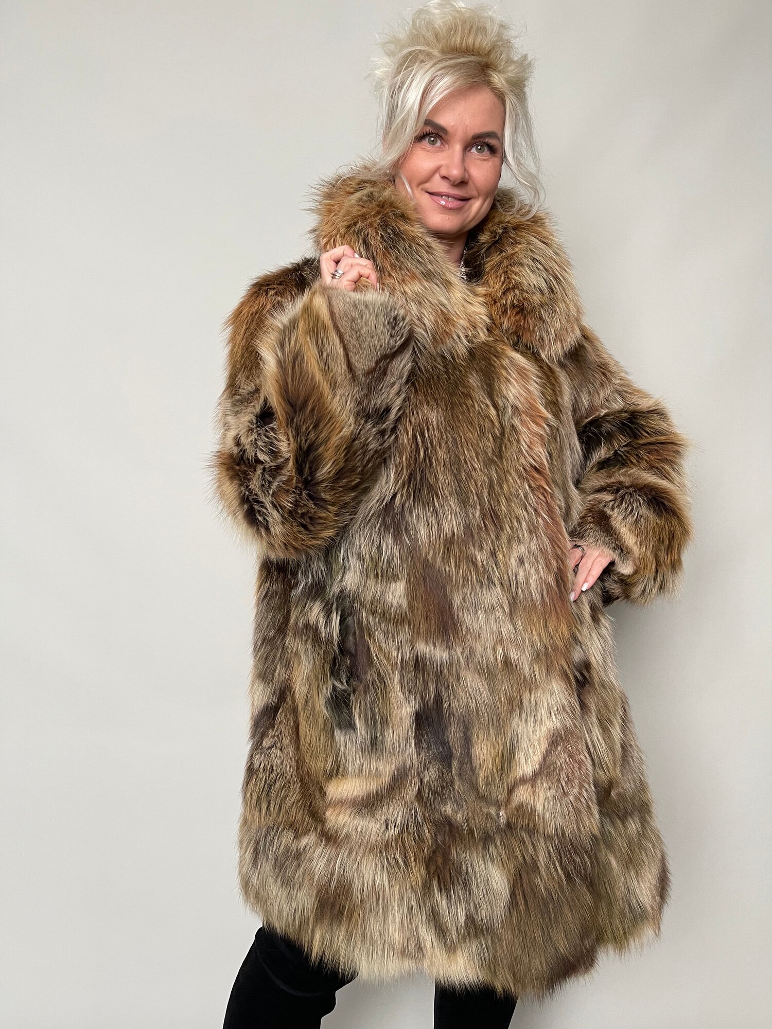 Шуба из меха лисы цв.Серо-коричневый р.48-50 /12638/