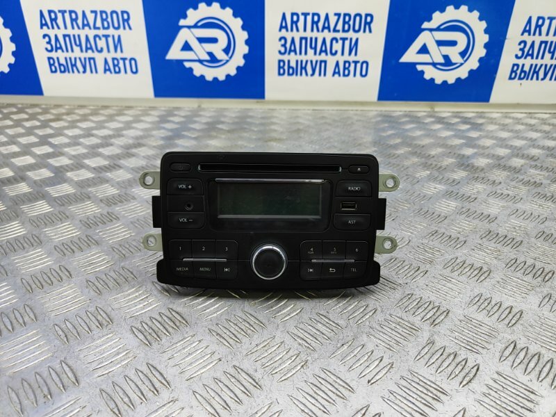 Б/У Магнитола Renault Duster HS / Рено Дастер HS 1.6 K4MA606 102 Л.С 2013