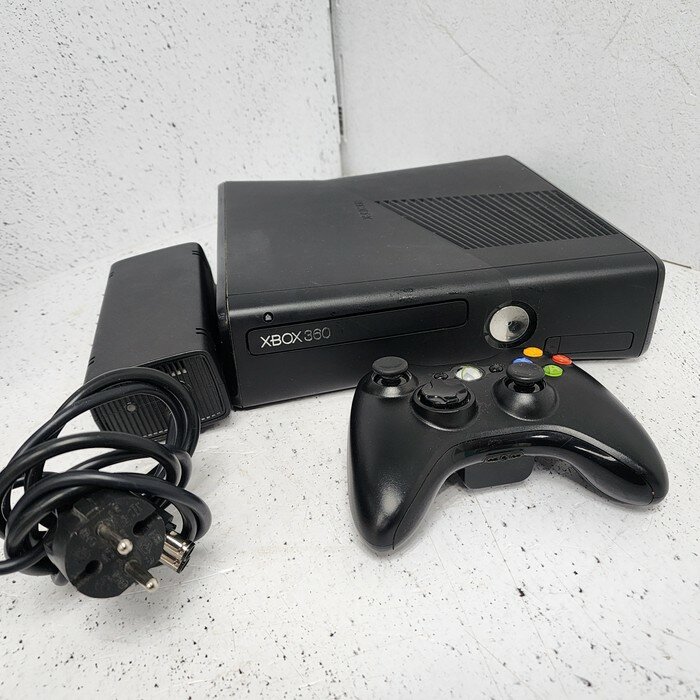 Игровая приставка Microsoft Xbox 360
