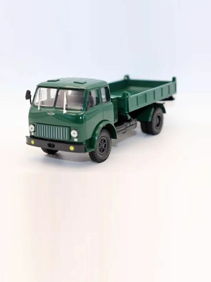 Коллекционная модель легкосплавного грузовика 1/43 МАЗ 511