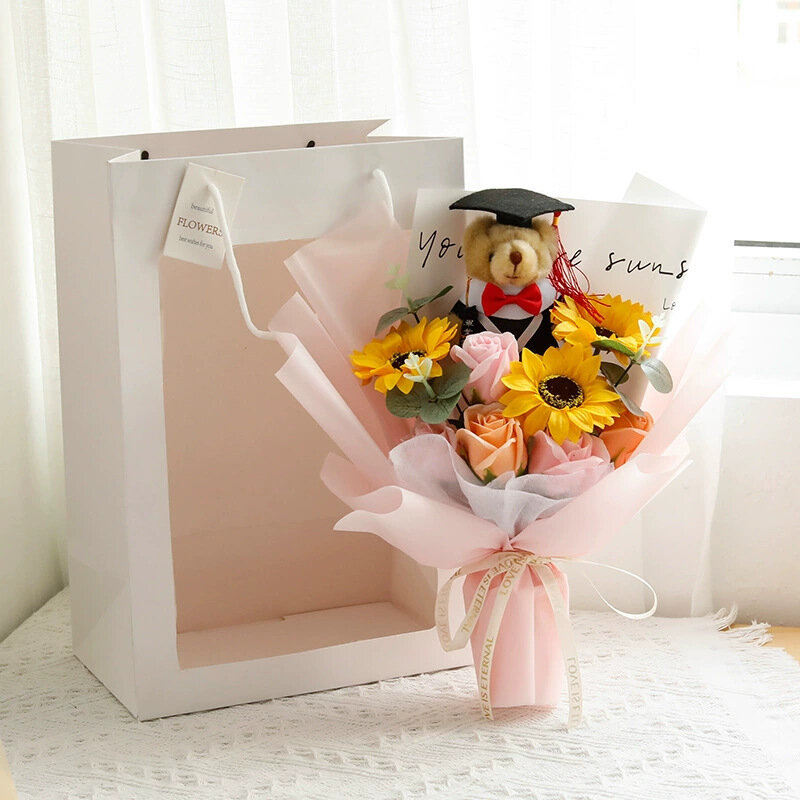 Букеты к выпускному, букеты из плюшевых мишек, букеты из мыла, романтические подарки на день рождения, букеты в руку, подарки для подруг на праздник Циси, подарки на Международный женский день.