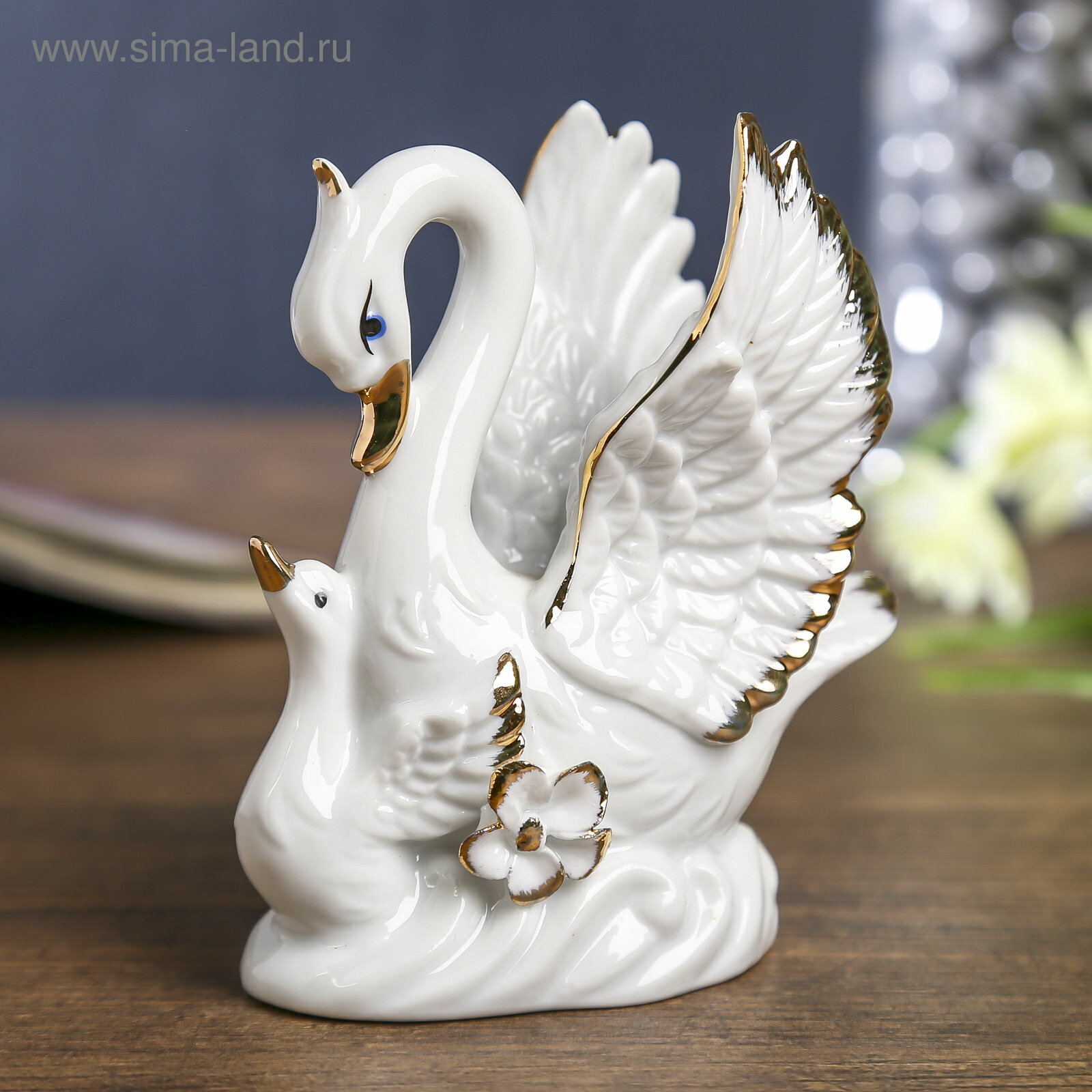 Фигурка керамика "Белая лебедь с малышом", 10.5x9x4.5 см, тематика праздника: 8 марта
