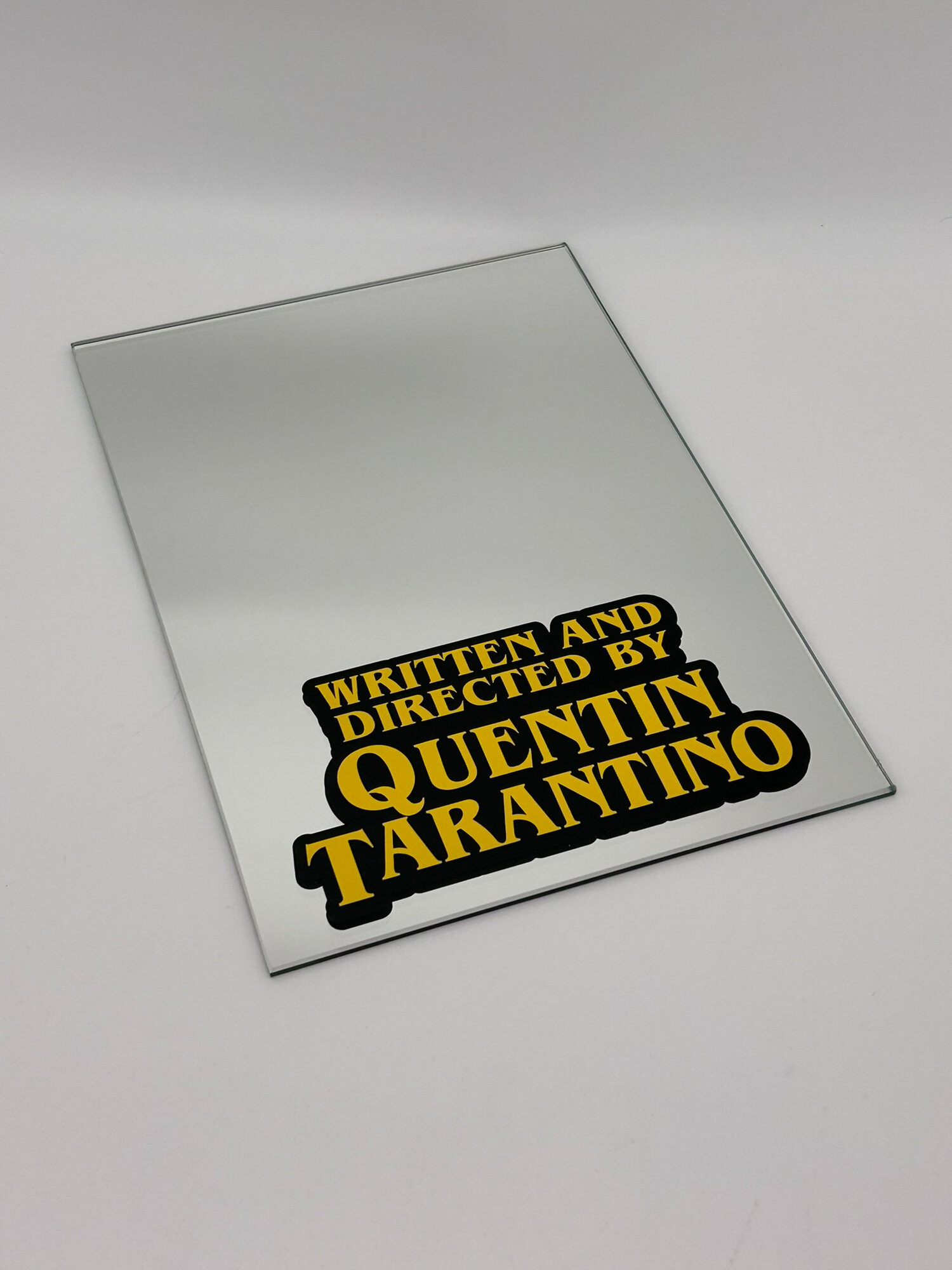Зеркало интерьерное Written and directed by Quentin Tarantino, размер 21х30 см, цвет черный, желтый, бренд Zrcatko