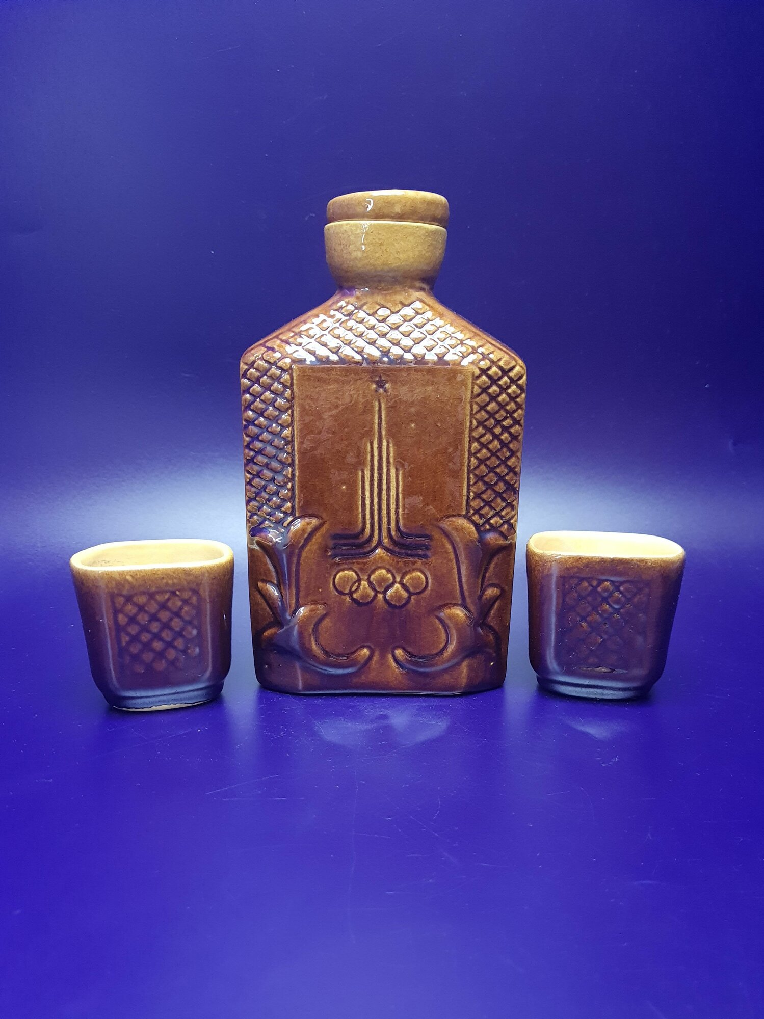 Винтажный керамический штоф с двумя рюмками Олимпиада, СССР 80е