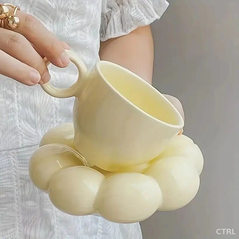 Легкая роскошная керамическая чашка с облачной тарелкой / Красивый цветочный набор кофейных чашек
