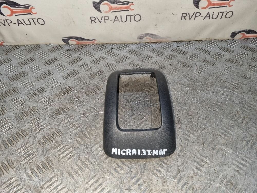 Консоль центральная АКПП Nissan Micra K11