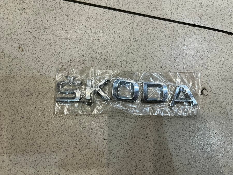 Эмблема багажника от Skoda Rapid 2012>