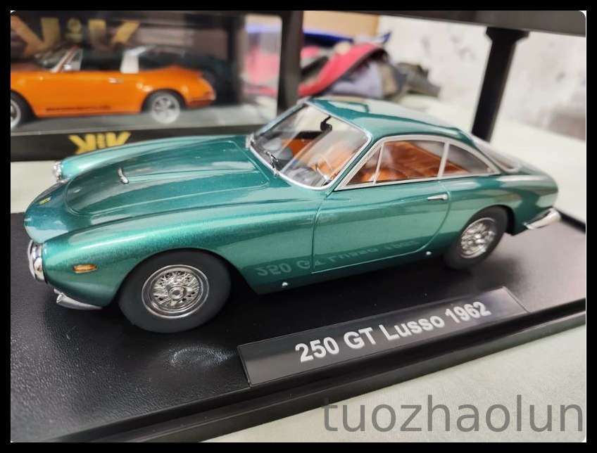 Модель автомобиля Ferrari 250 GT Lusso Green (1962) в масштабе 1:18 от KKDC181022, двери которого не открываются.