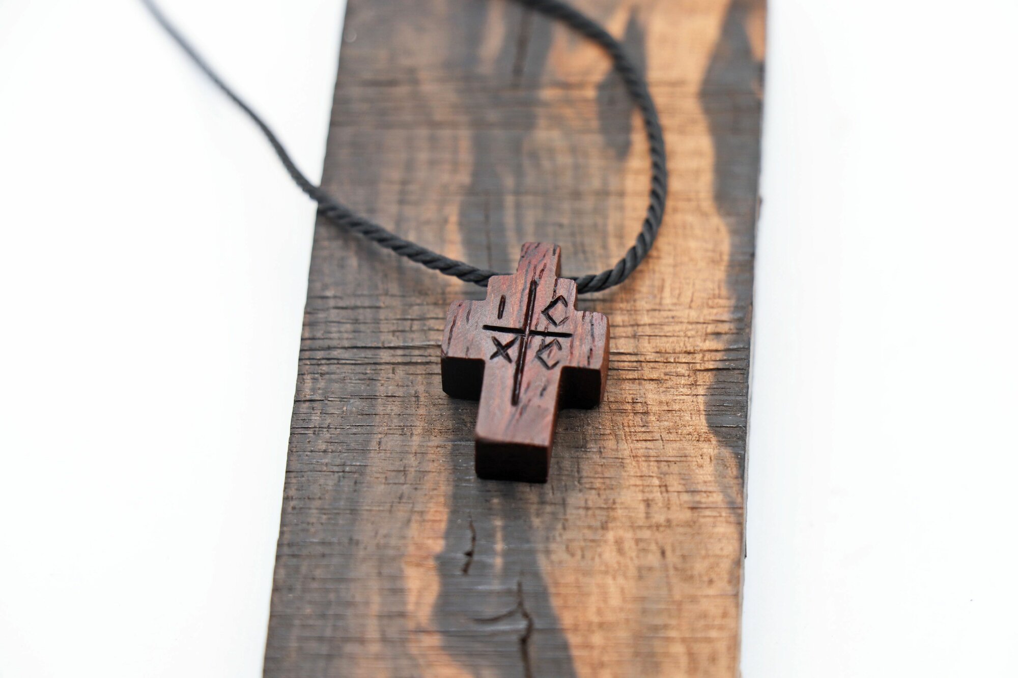 Крестик мини из верблюжьей колючки кэмэлторн