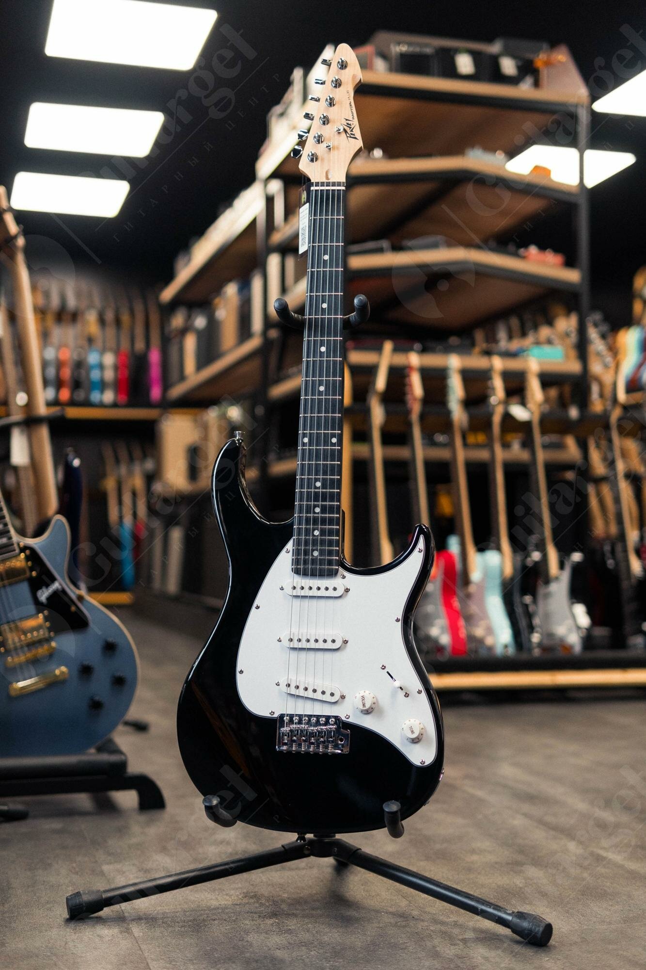 Peavey Raptor Plus Black SSS Электрогитара