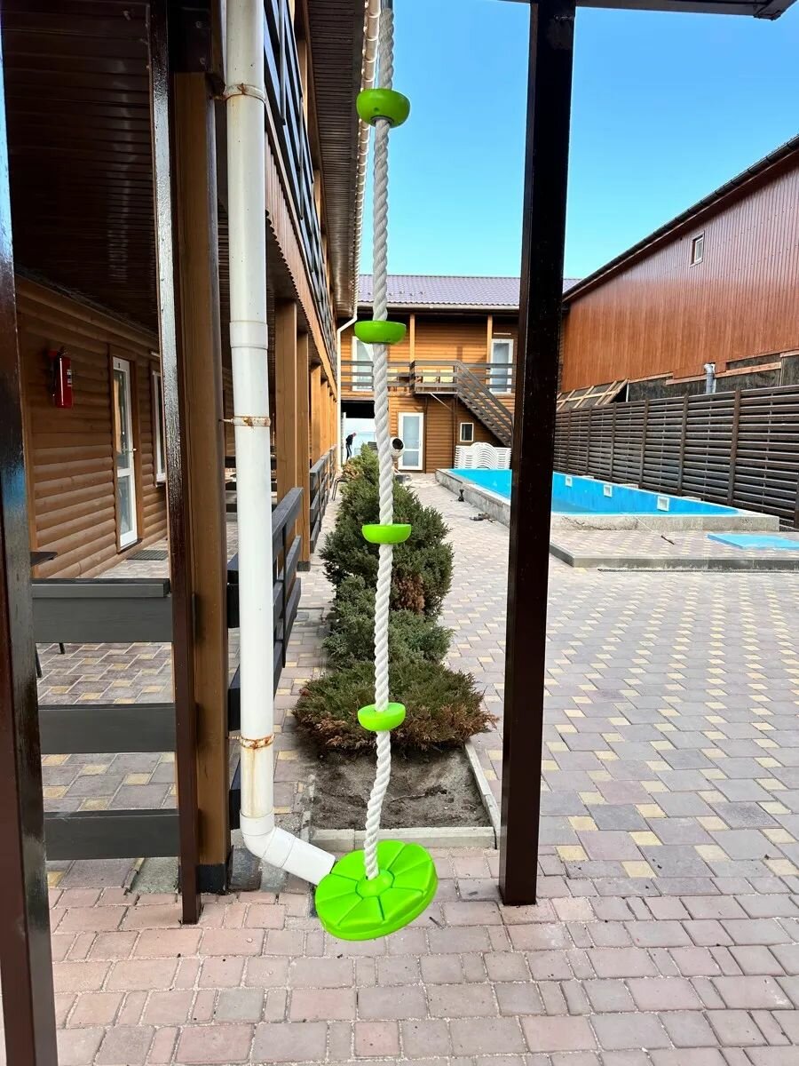 Канат с упорами и тарзанкой