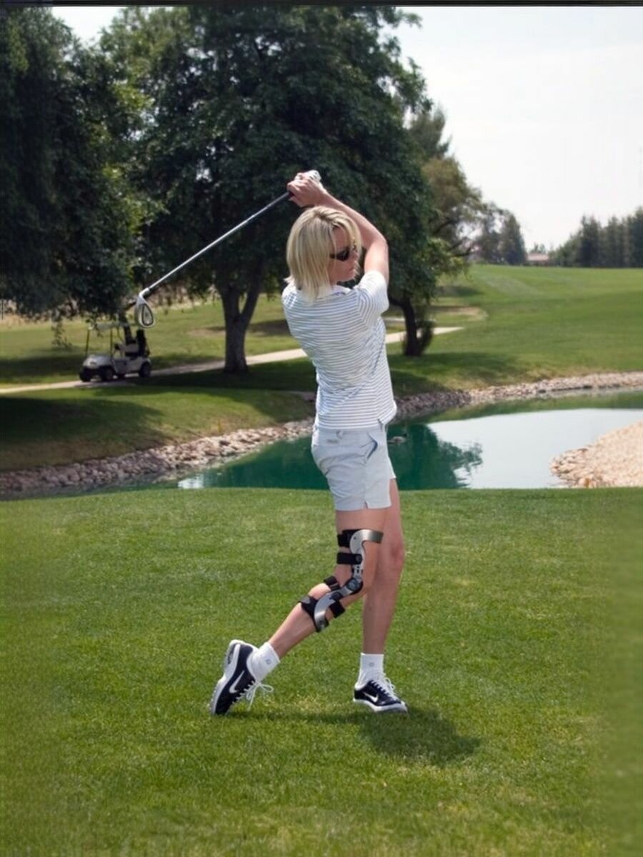 Rebel Pro Жесткий функциональный коленный брейс, правый. U031