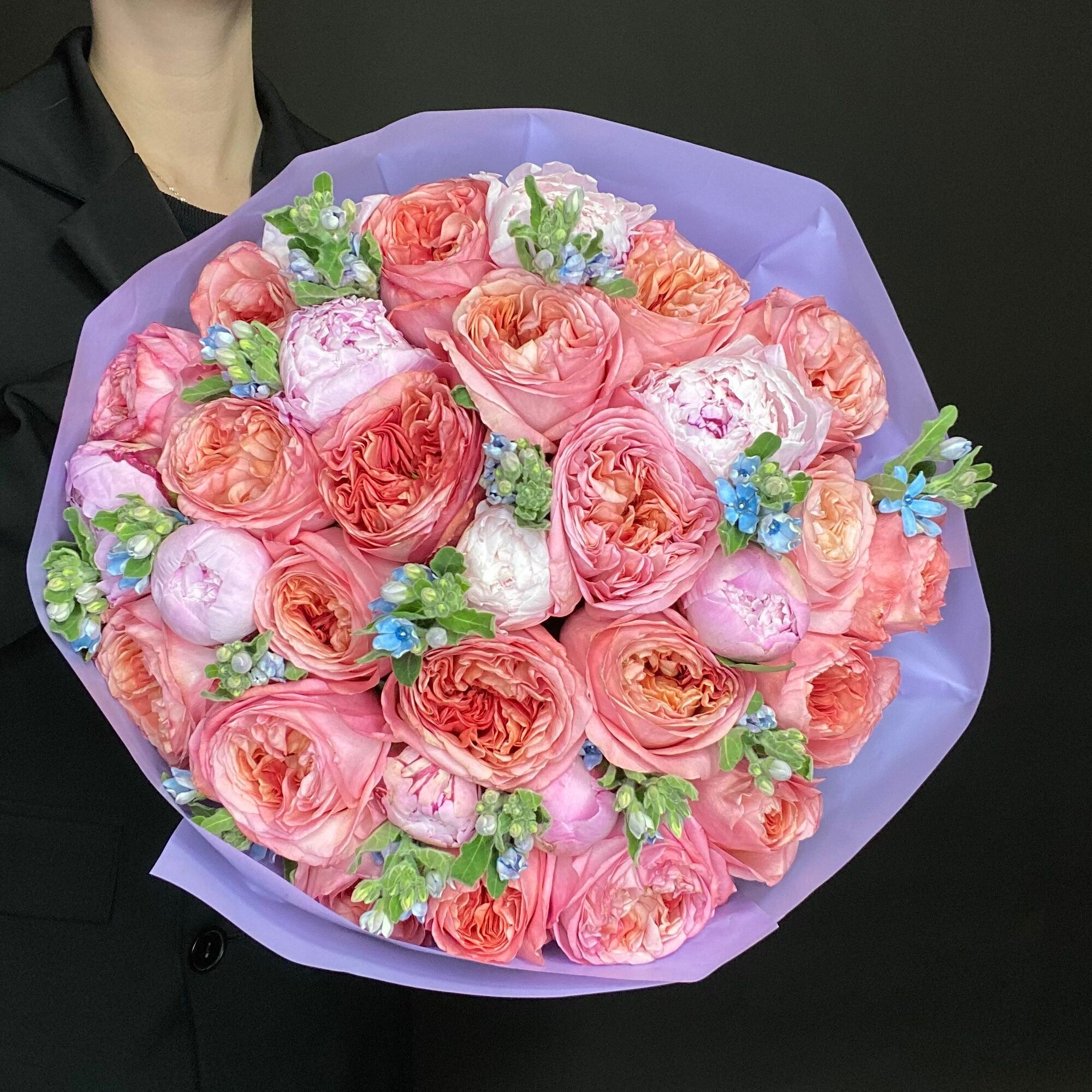 Пионы с розами (пионовидные розы 21 шт, оксипеталум 16 шт, пионы 10 шт)