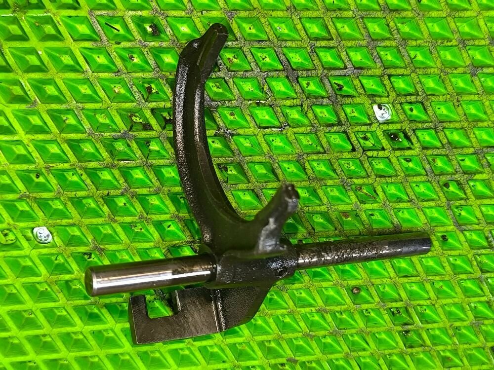 Вилка 1-2 Киа Спектра 0K2A117402A 0K2A117402A