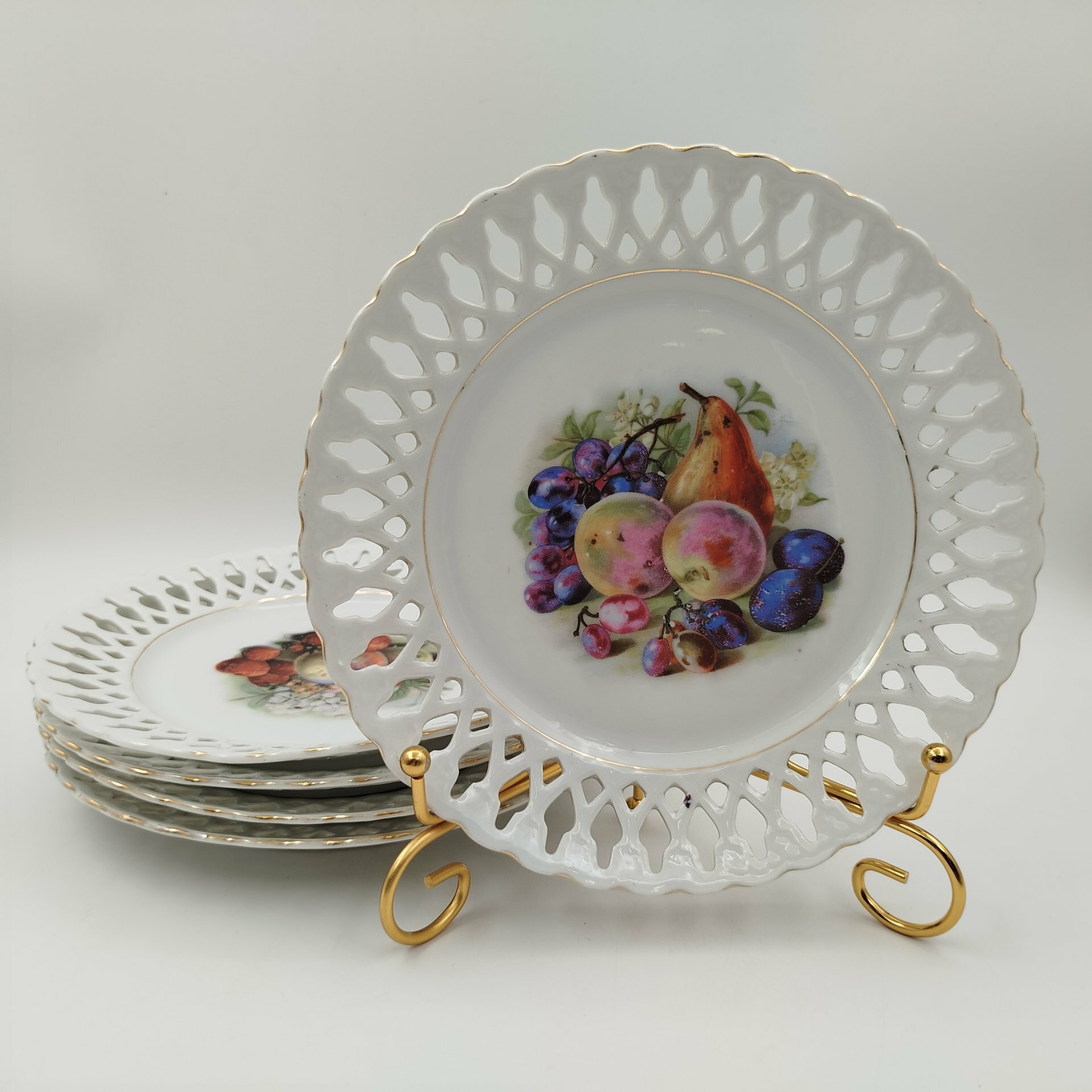 Набор из 5-ти тарелок с прорезным бортом и ягодно-фруктовым декором, фарфор