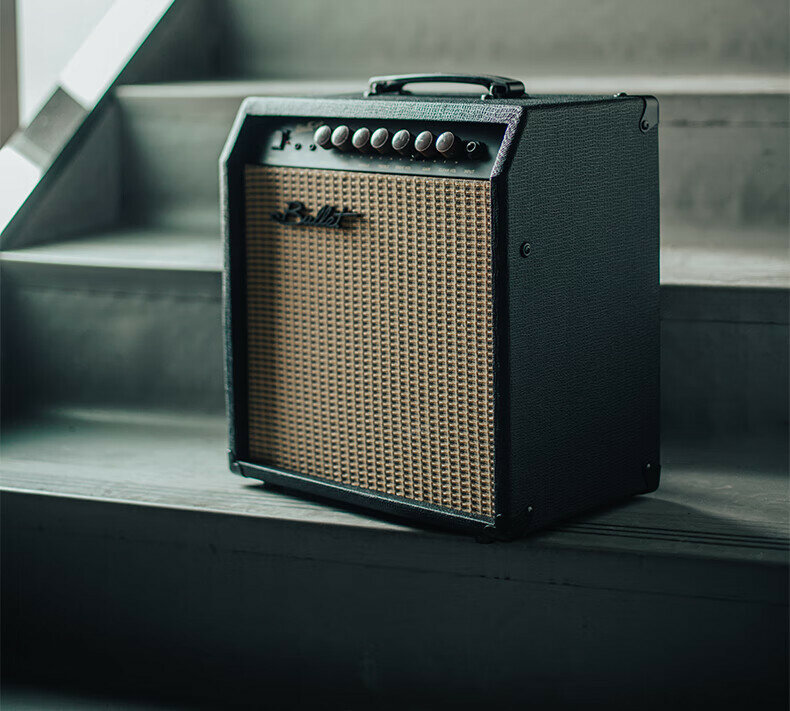 С эффектом дисторшна Усилитель для электрогитары