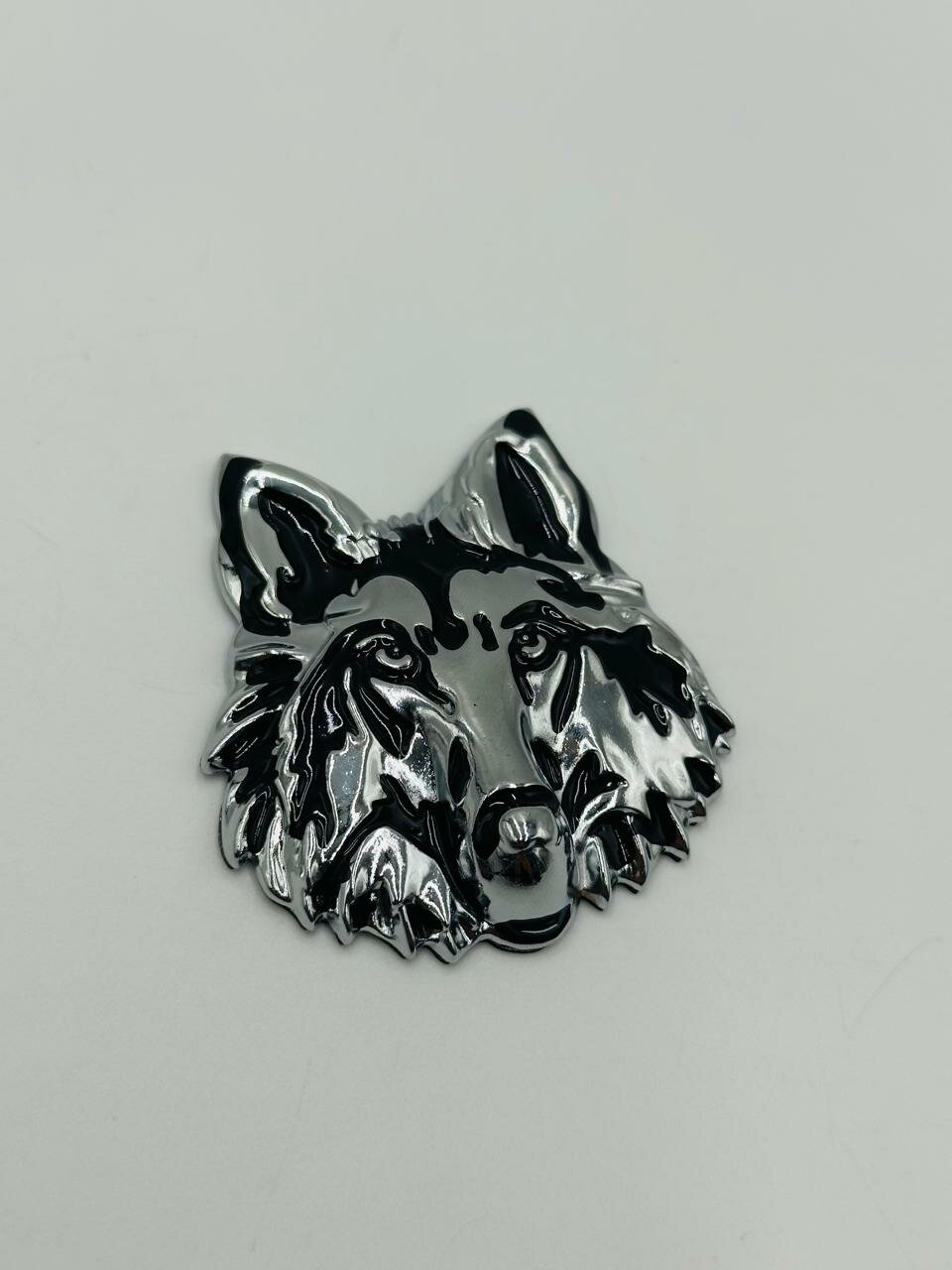 Универсальный Шильдик Наклейка Волк Хром