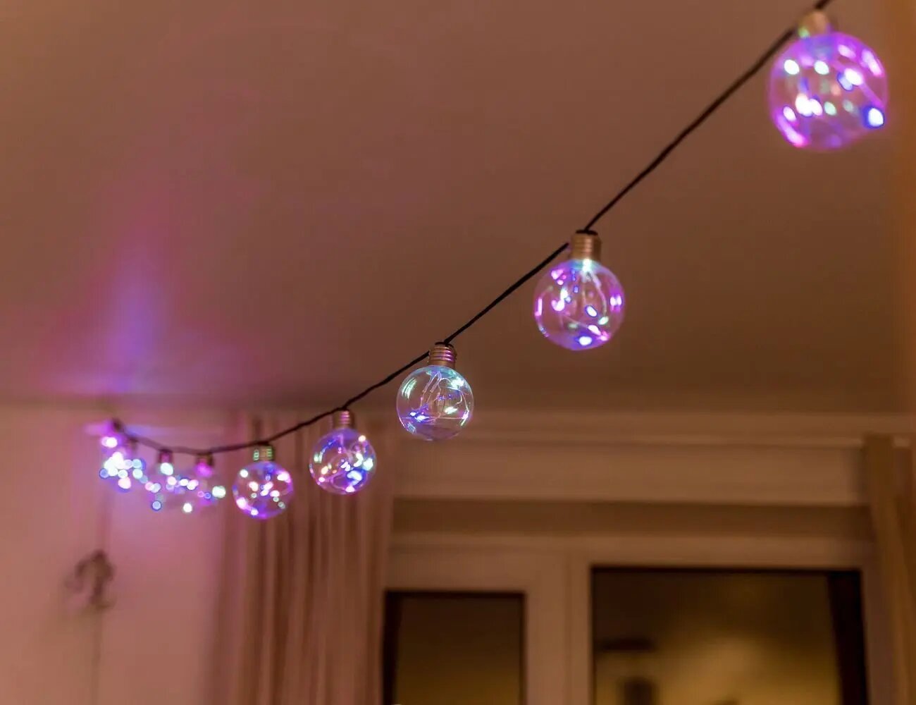 Гирлянда из лампочек люччоле мерцающая, 10 ламп, 80 цветных микро LED-огней, 2.7+3 м, чёрный провод, Kaemingk (Lumineo)