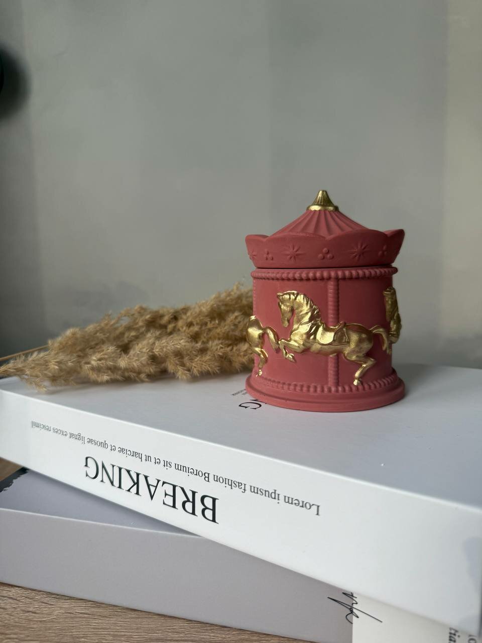 Шкатулка ручной работы из высокопрочного гипса "Карусель"