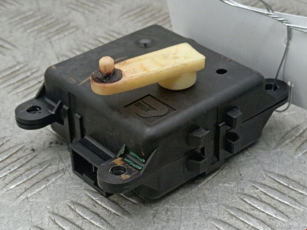 Сервопривод (электропривод моторчик привода) заслонки печки Nissan Qashqai+2 A24820A7700000 арт. 2261657