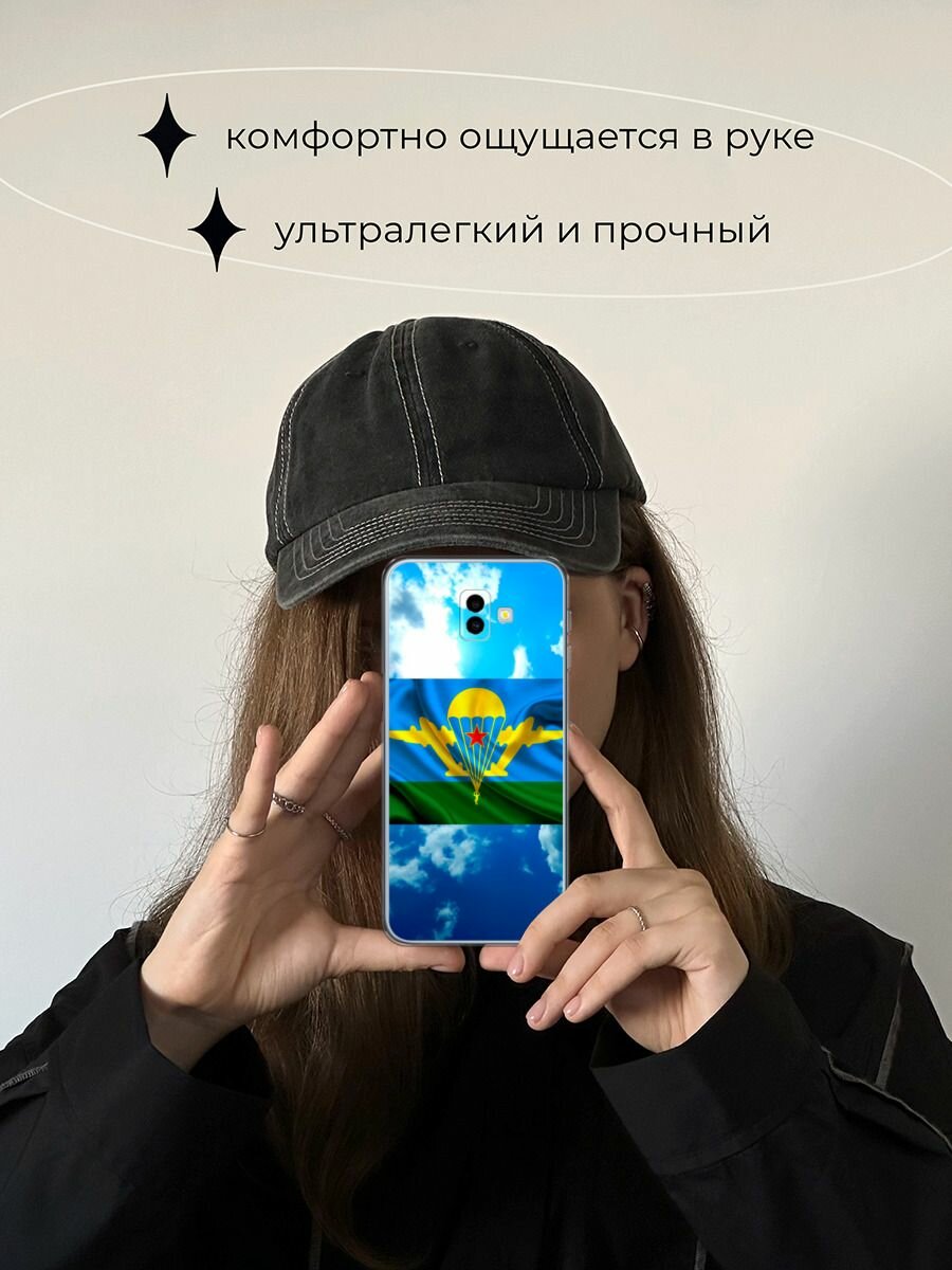 Чехол на Samsung Galaxy J6 + / Самсунг Галакси J6 Плюс 2018 с принтом "ВДВ флаг в небесах" — фото 1