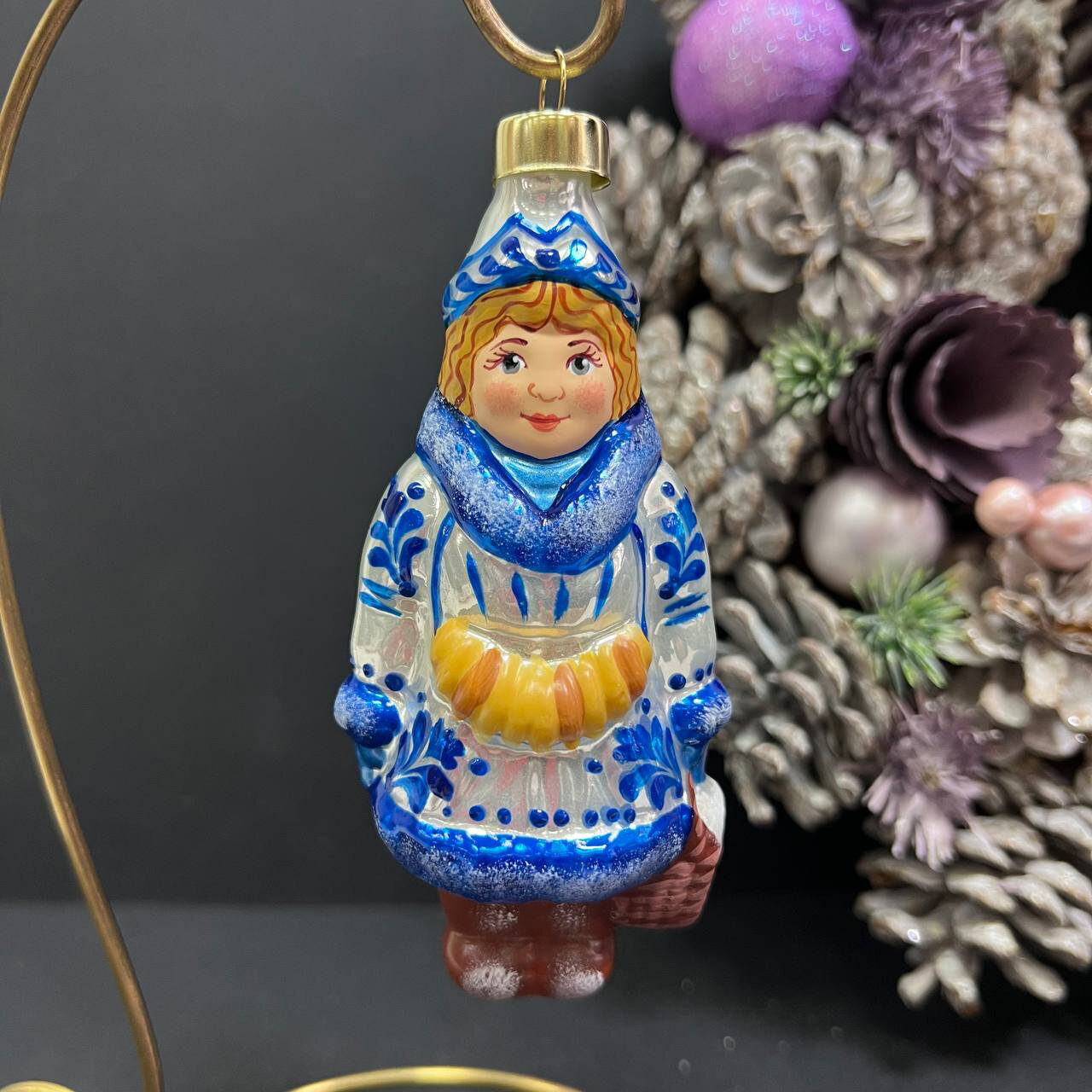 Елочная игрушка мальчик С БАРАНКАМИ-02 с росписью