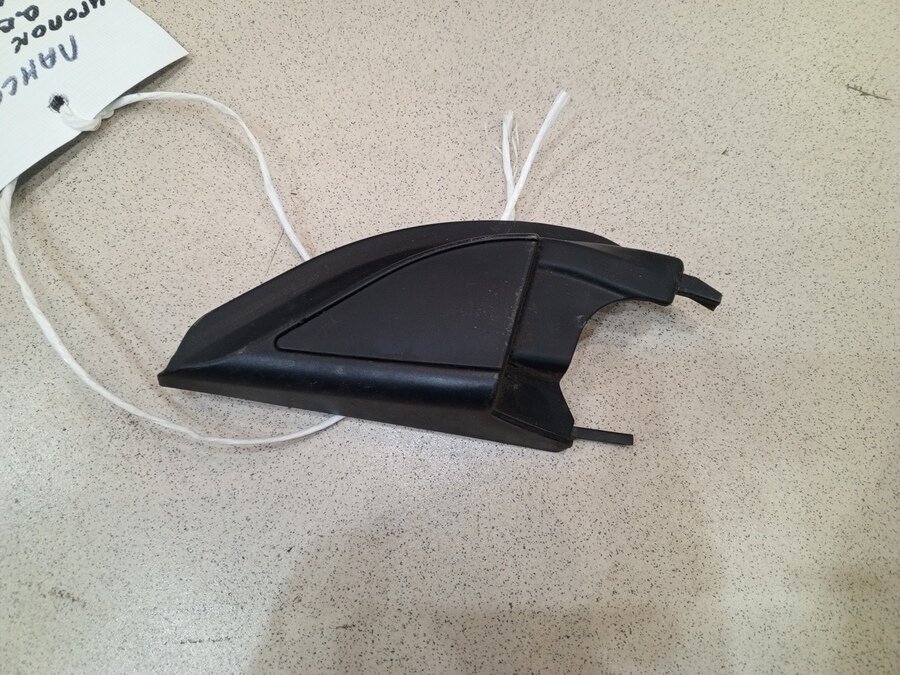 Уголок двери передней левой внутренний от Mitsubishi Lancer 9 CS 2000-2008