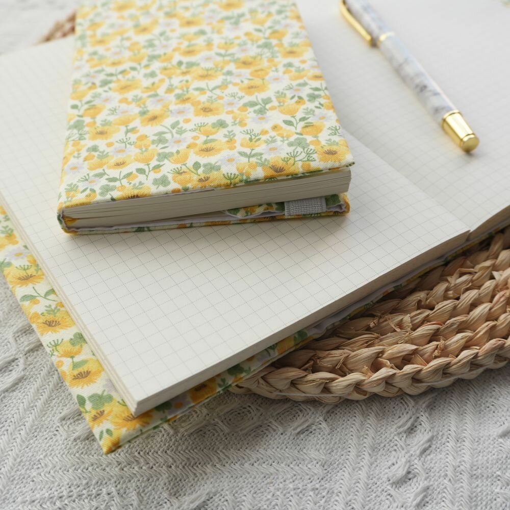 Обложка формата А5, защитная обложка с мелким желтым цветочным узором, холщовый материал