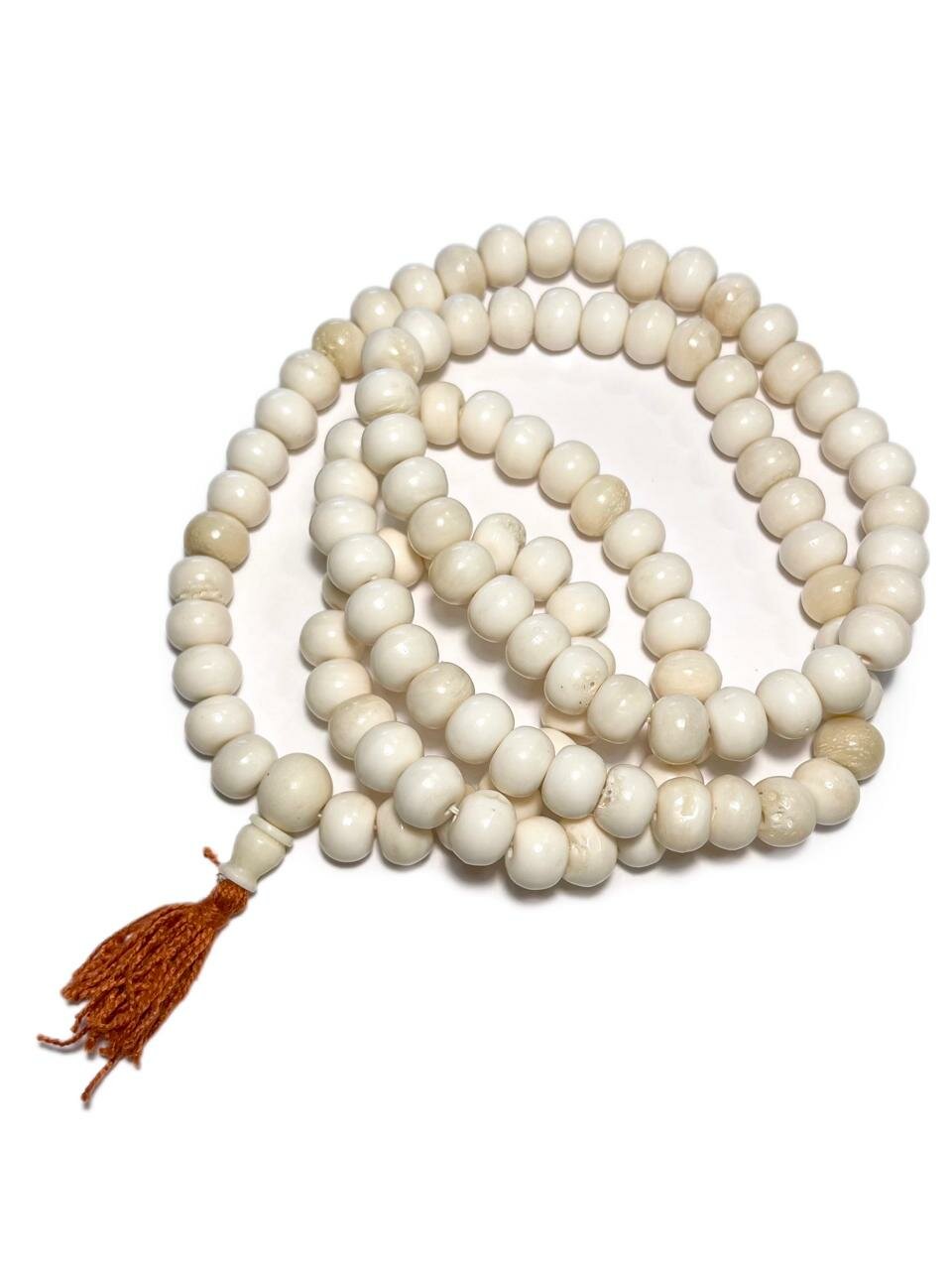 Чётки-Мала из кости, цвет белый, на хлопковой нити (бусины 9*12 мм, длина нити 104 см.), 1 шт.