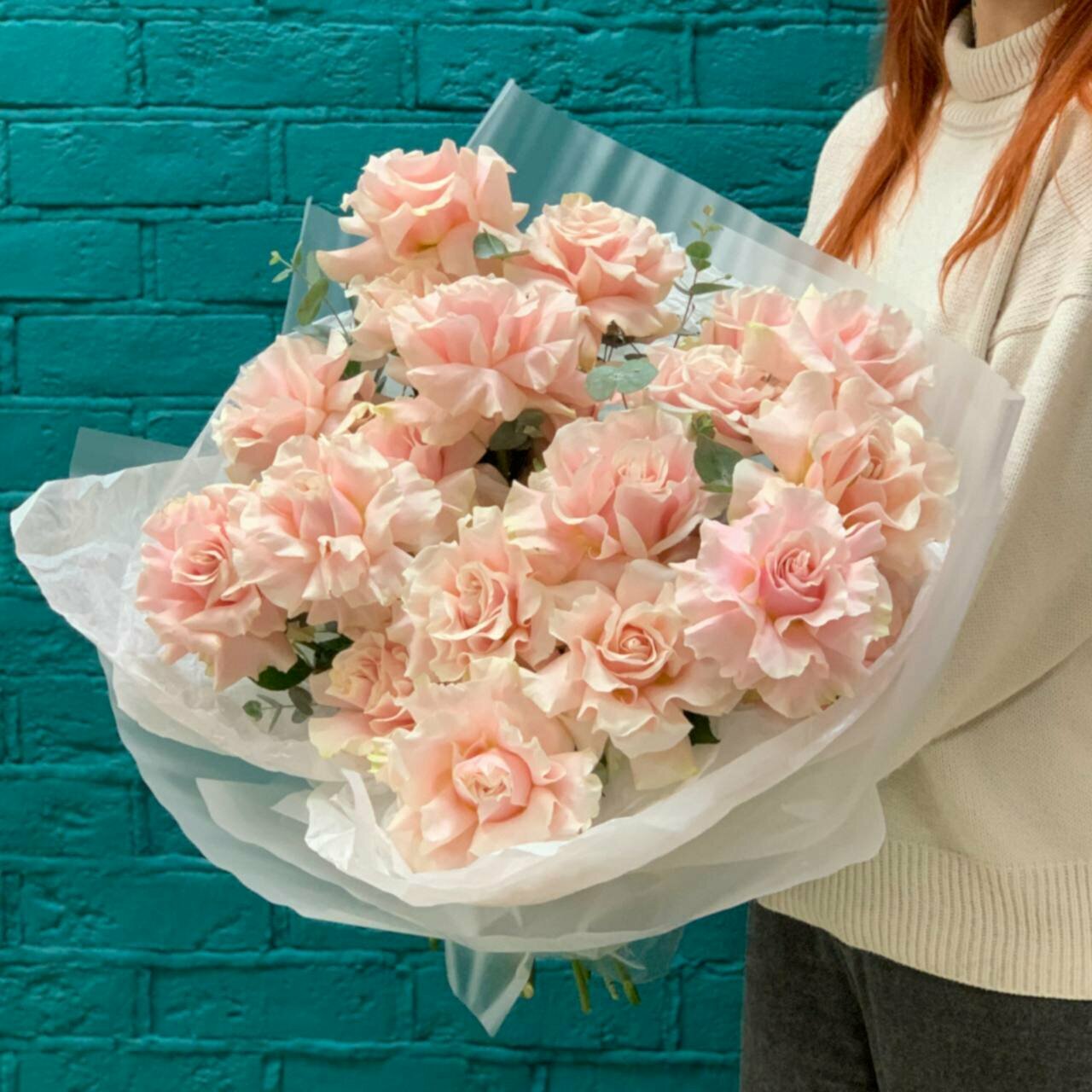 Букет из французских роз и эвкалипта