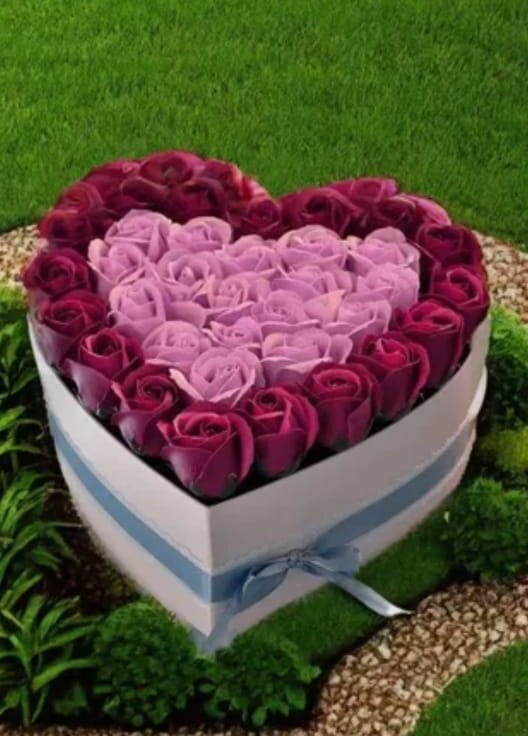 Композиция из мыльных цветов "Сердце", для подарка, 35 ароматных роз, подарочная упаковка, цвет розовый/красный