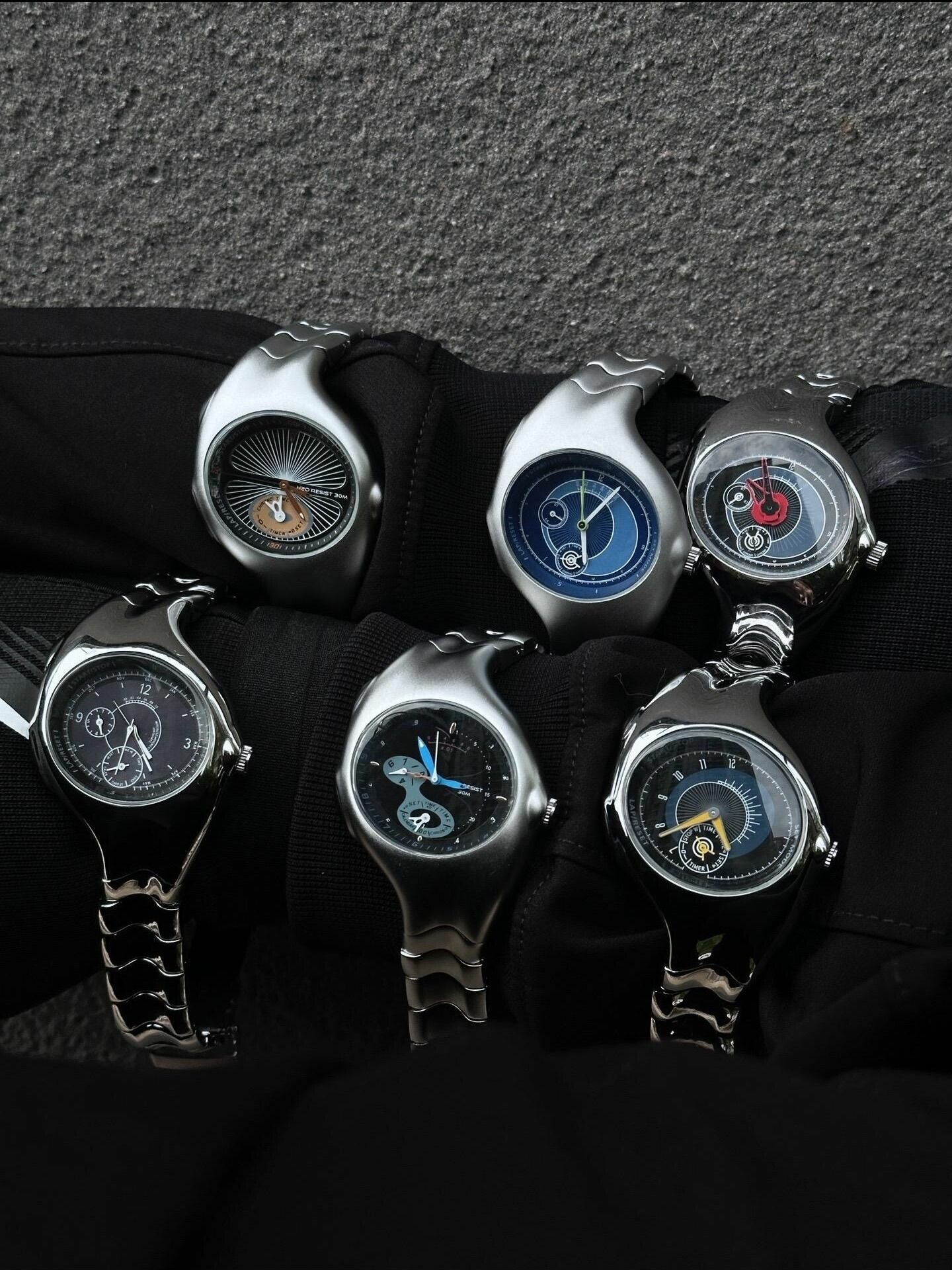 Яркая серебристо-желтая хвоя