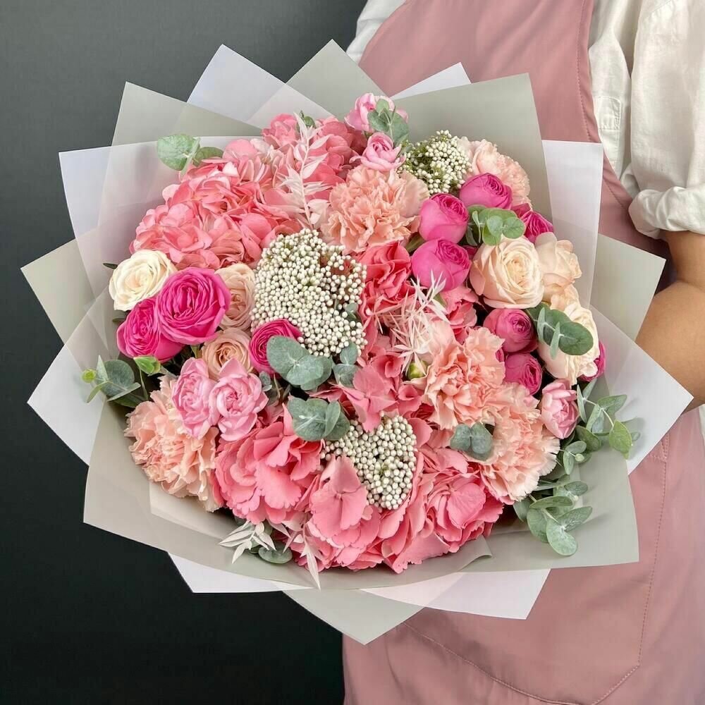 Букет живых цветов. Кустовые розы Сильва Пинк, Бомбастик, розовая Гортензия и Озотамнус