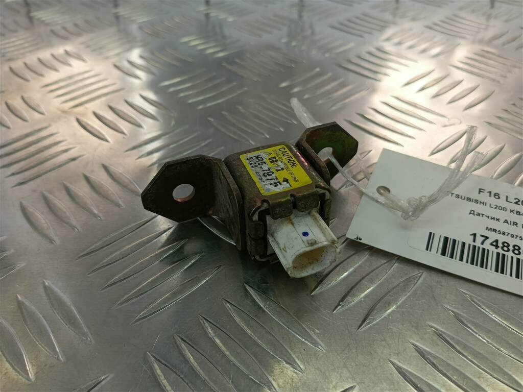 Датчик удара (AIR BAG) Б/У для MITSUBISHI L200 IV (2006—2014) MR587975