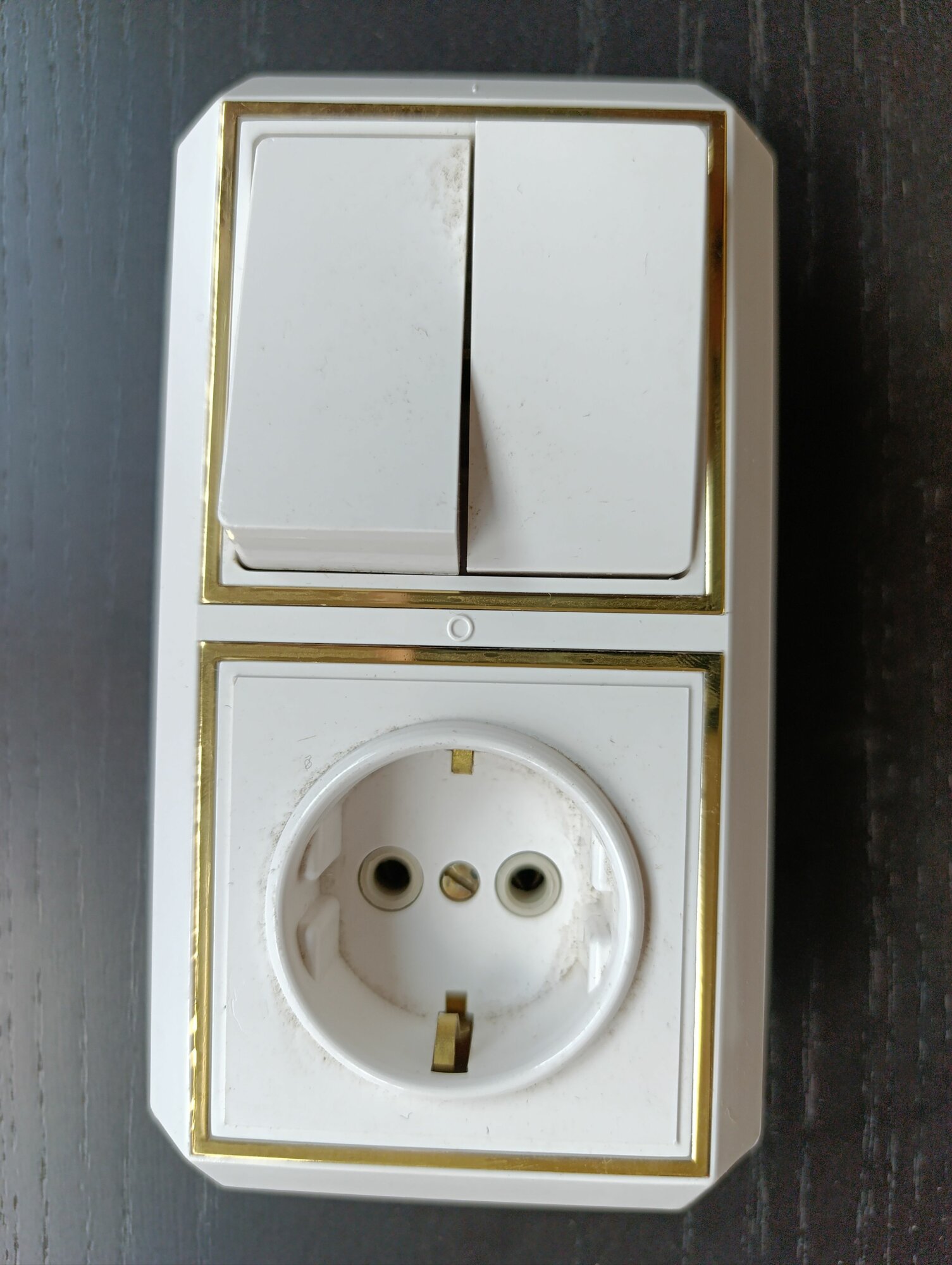 Блок розетка с ЗК + двухклавишный выключатель