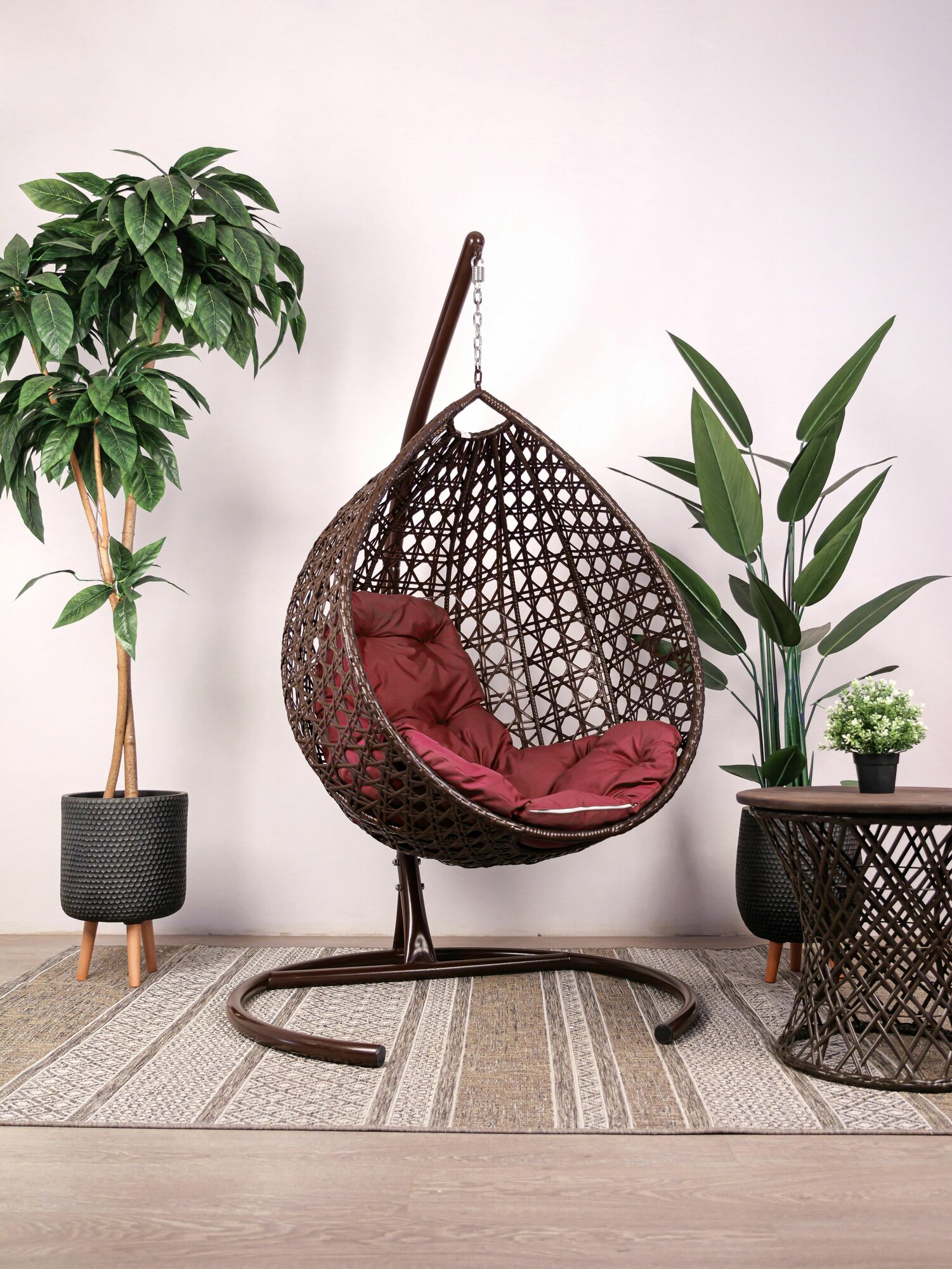 Подвесное кресло капля люкс, с ротангом коричневое, бордовая подушка