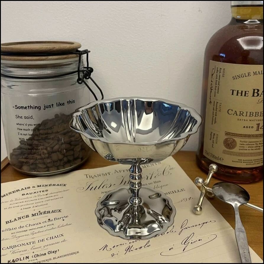 Винтажная металлическая креманка для десертов и сервировки стильная и практичная посуда для кухни и стола