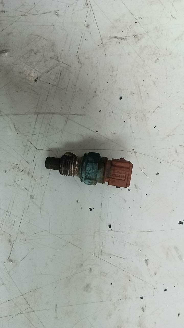 Датчик температуры двигателя Peugeot 406 рест. (1999 - 2004)