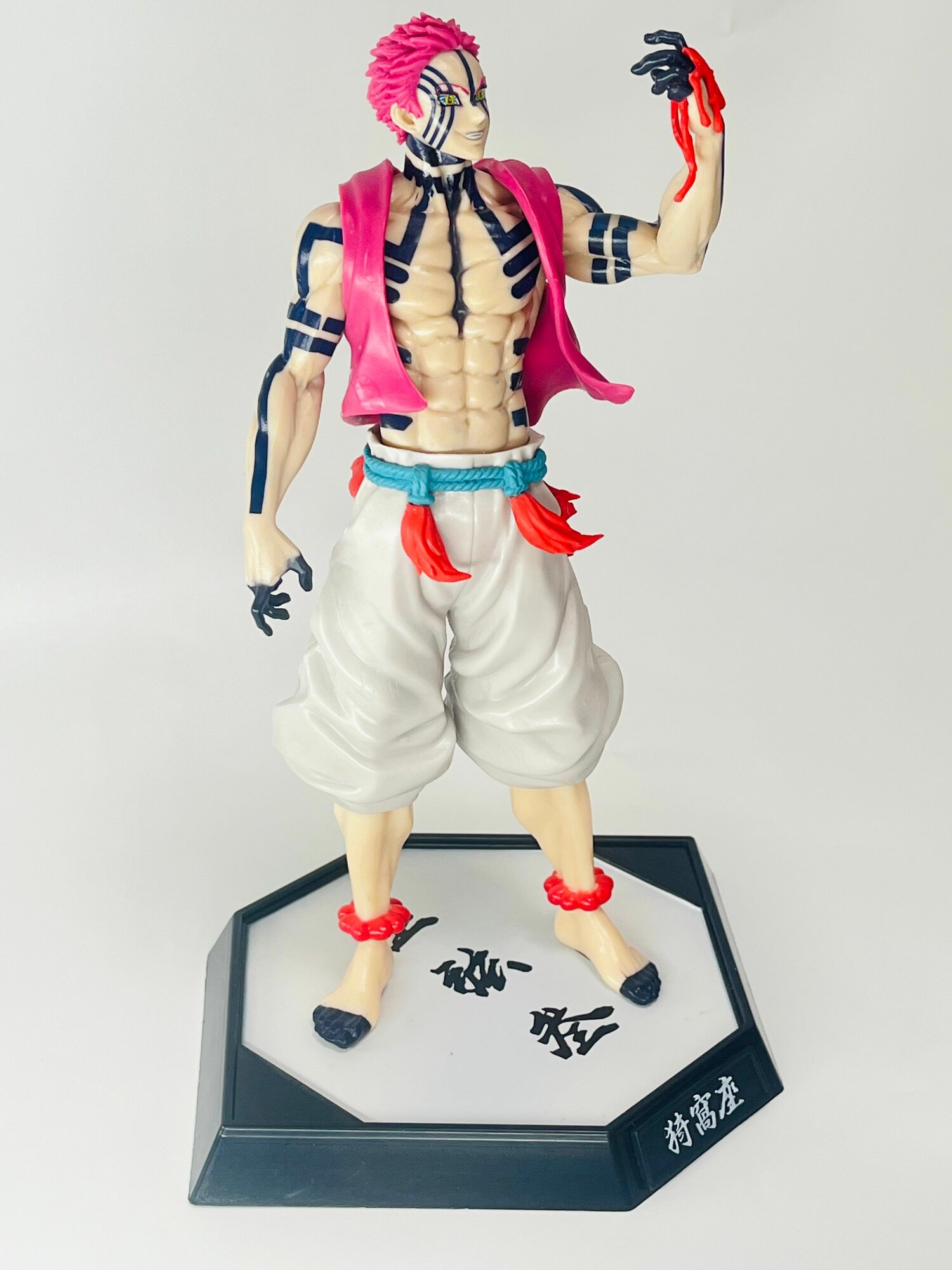 Фигурка подарочная коллекционная из аниме и манги Клинок, рассекающий демонов (Kimetsu no Yaiba) - Аказа (Akaza) 28 см